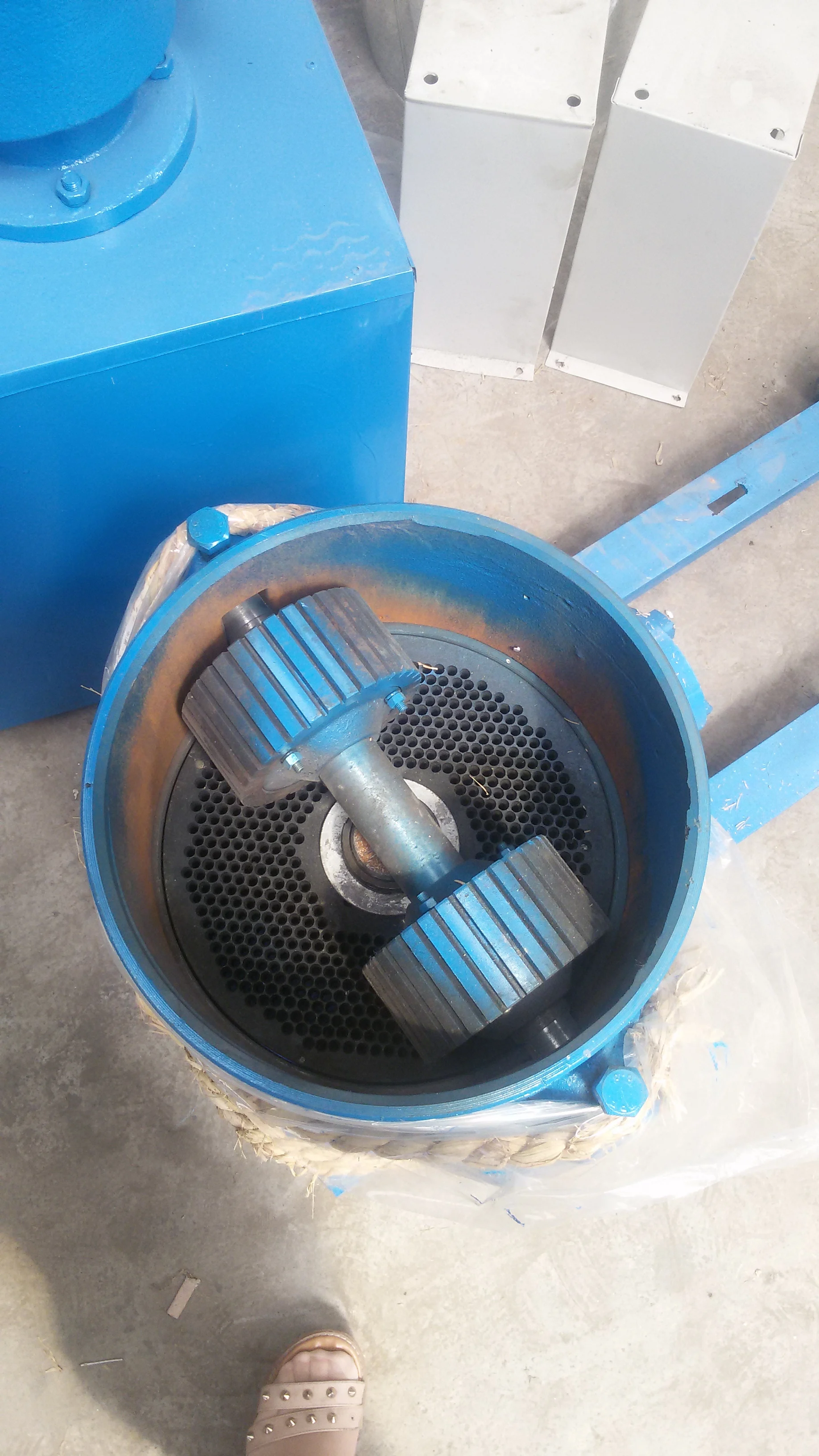 Small Sawdust Straw Fuel Pto Biomass Press Pelletizer Pelet Making ...