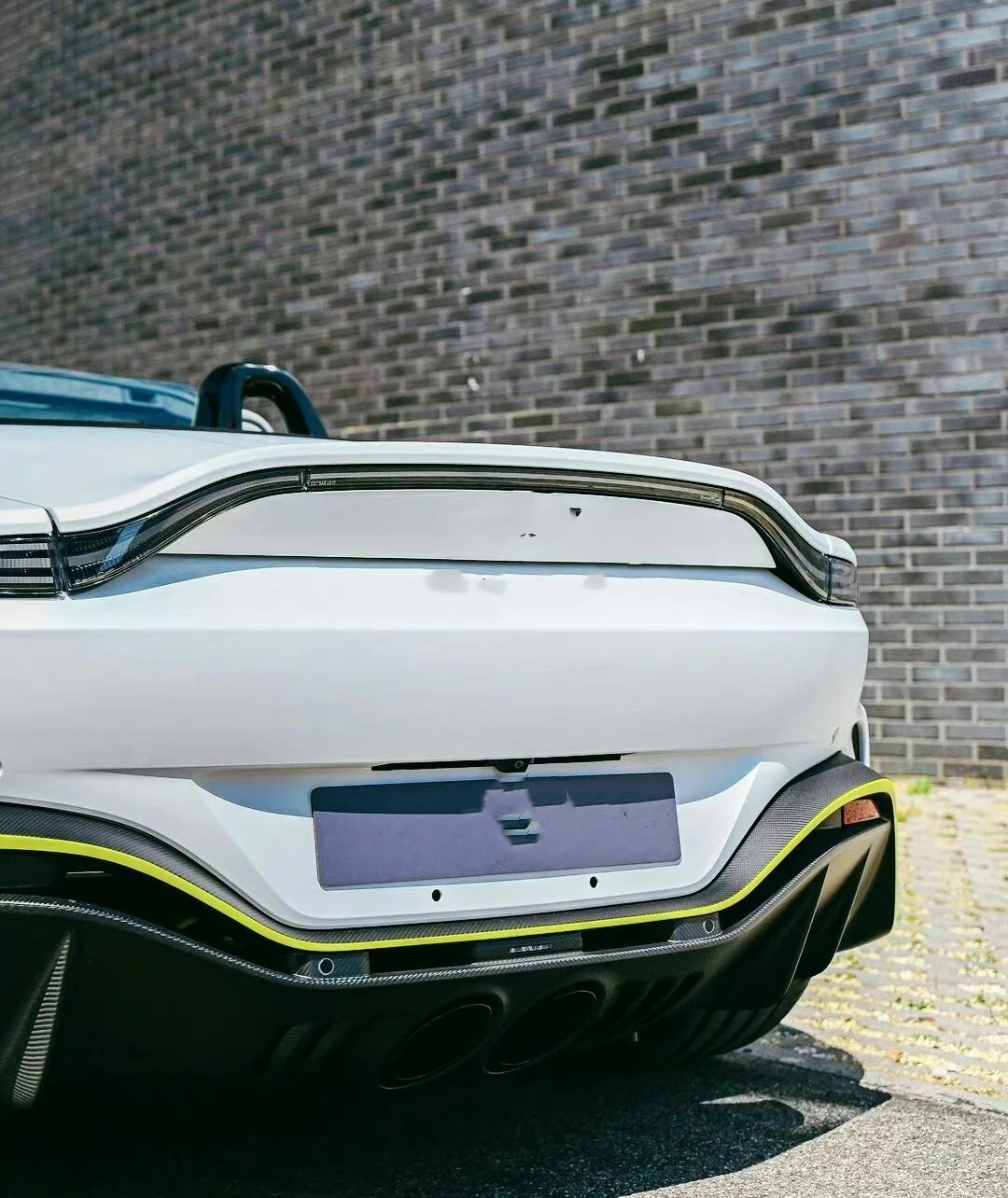 Aston Martin Vantage Body Kit - High-Quality Dry Carbon Fiber