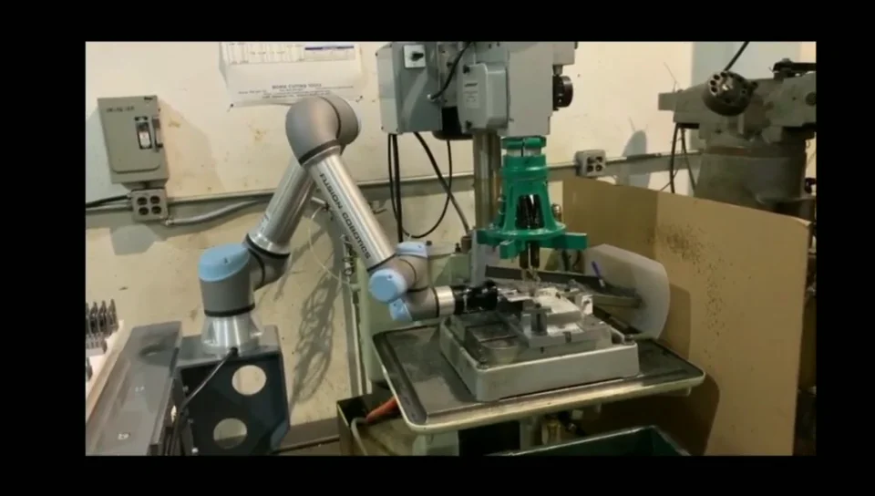 Universal Robot Ur5 Collaborative Robot Cobot With Robotiq Gripper And ...