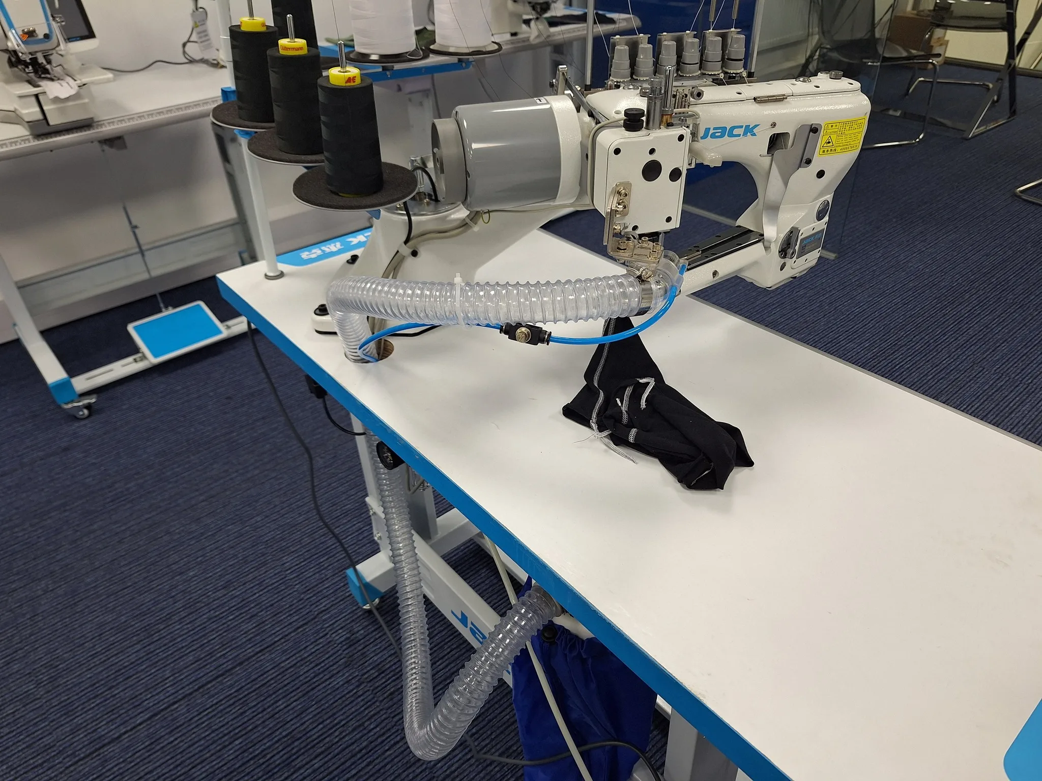Jack JK-8740C Bending Arm Type Four Needle Six Thread Attaching Sewing ...