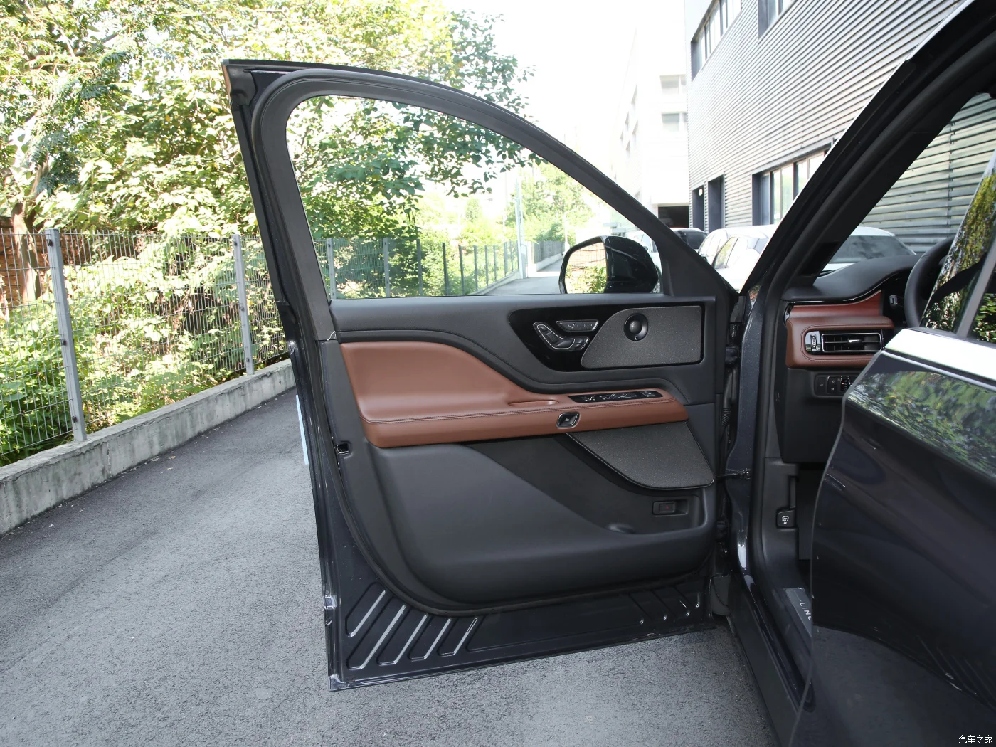 2023-2024 Lincoln Aviator 3.0T Six Seats SUV with Big Space