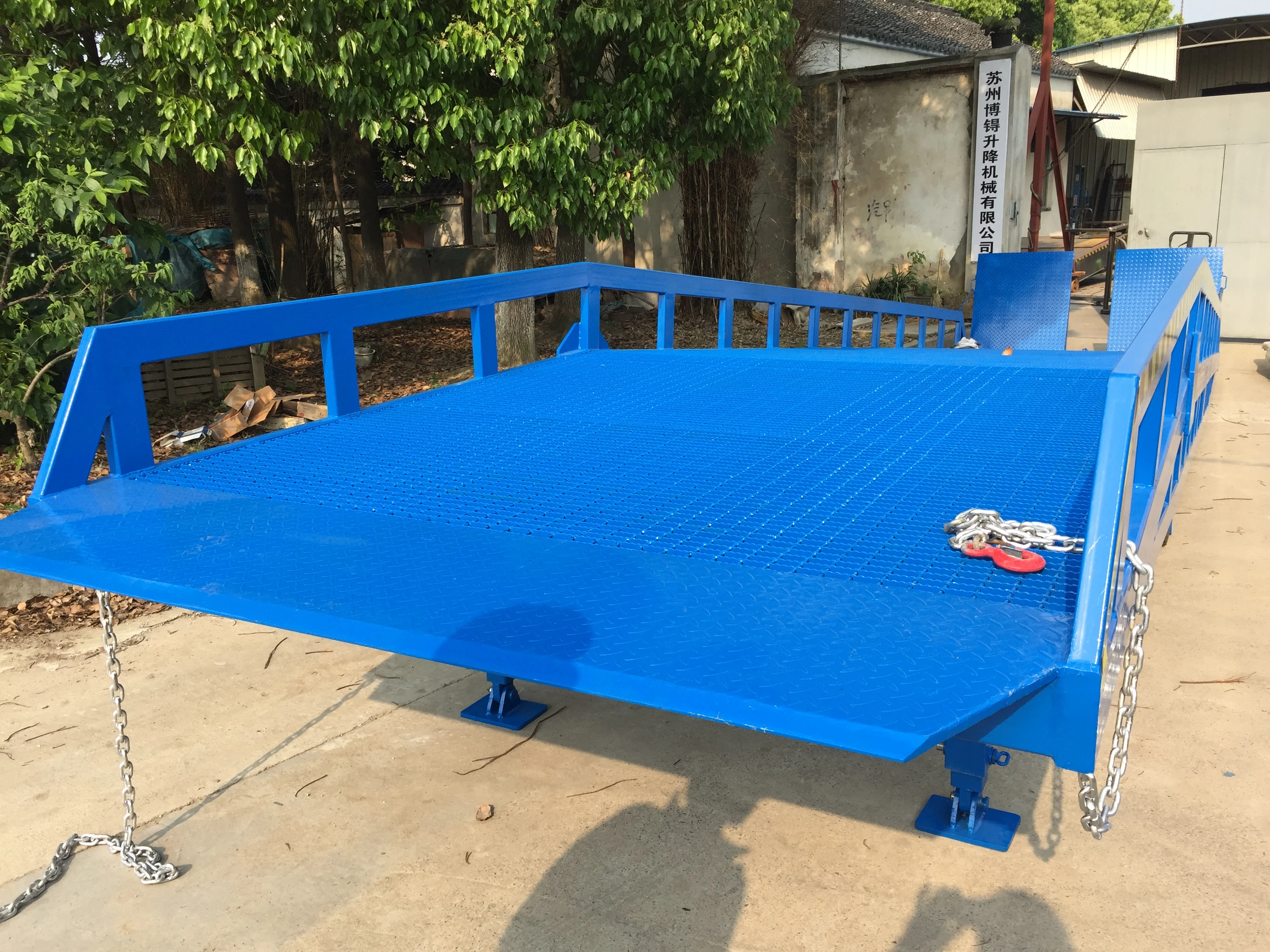 8T, 10T, 15T Movable Dock Leveler - Efficient Cargo Handling