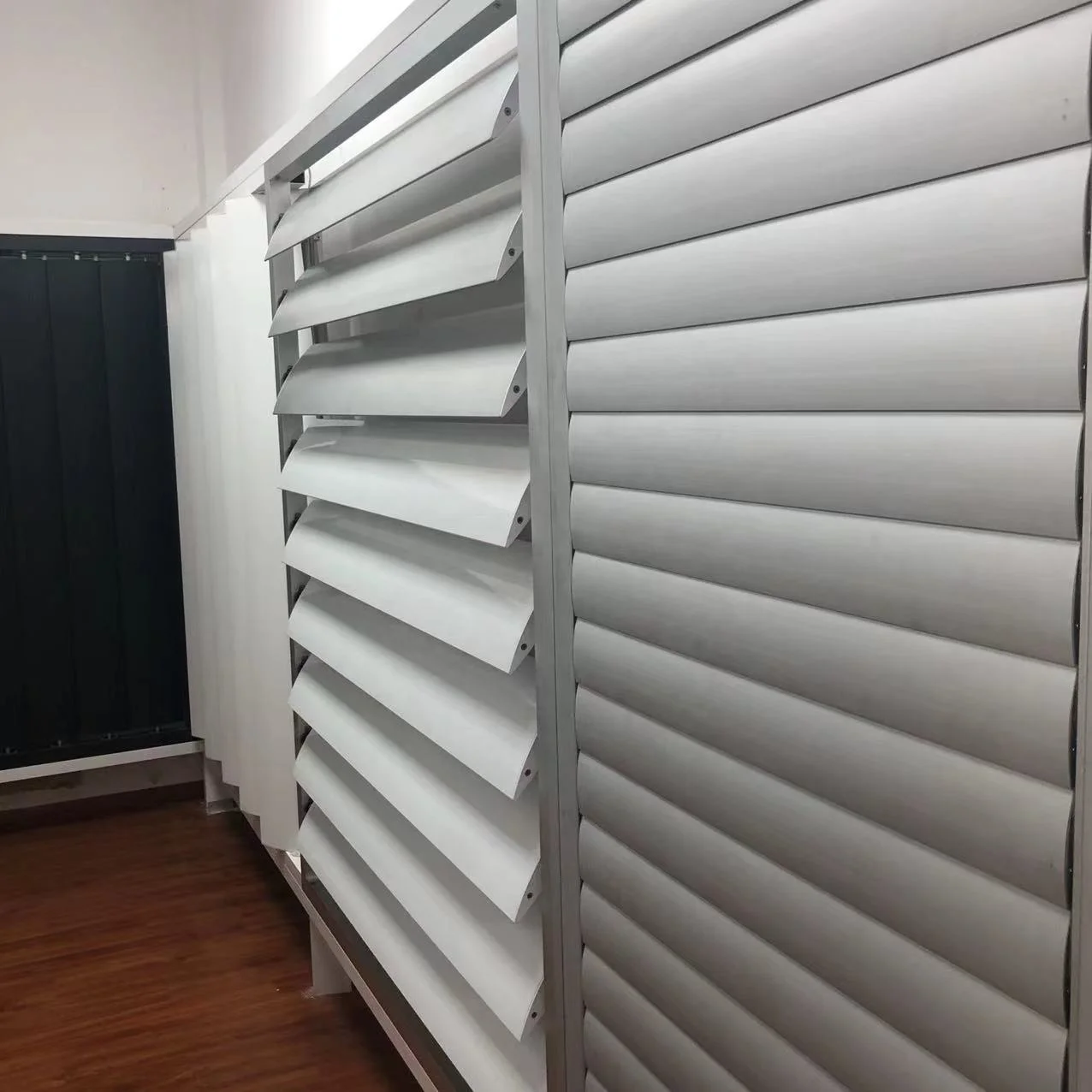 Aluminum Alloy Ventilated Intelligent Louvers Rainproof Blinds Shutter ...