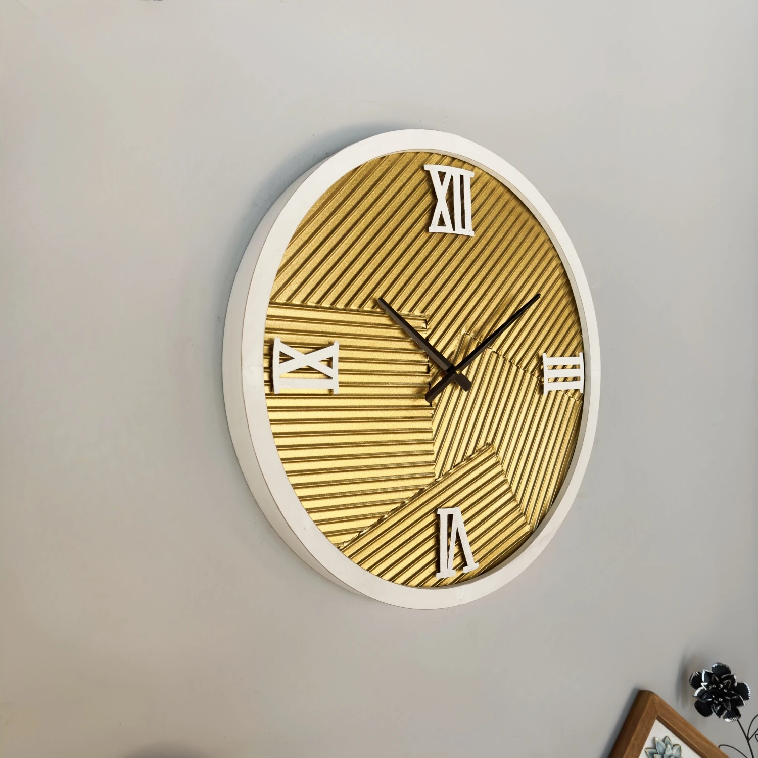 New White Frame Round Gold Iron Home Decoration Clock Item Living Room ...