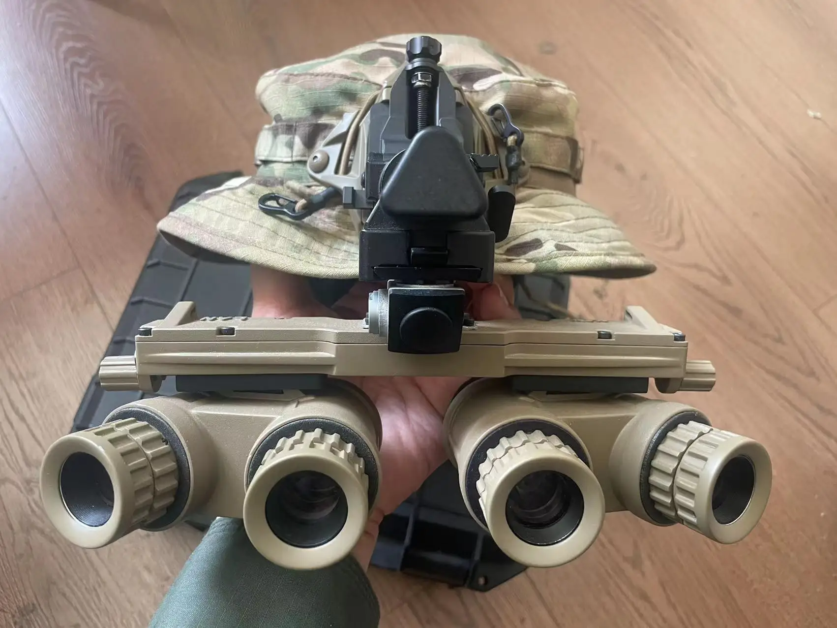 Gpnvg 18 Low Light Night Vision Binoculars Housing Helmet Mounted ...