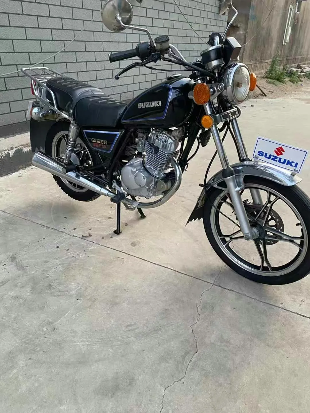 Second-hand Suzukii GN125 Motorcycle - Power & Performance