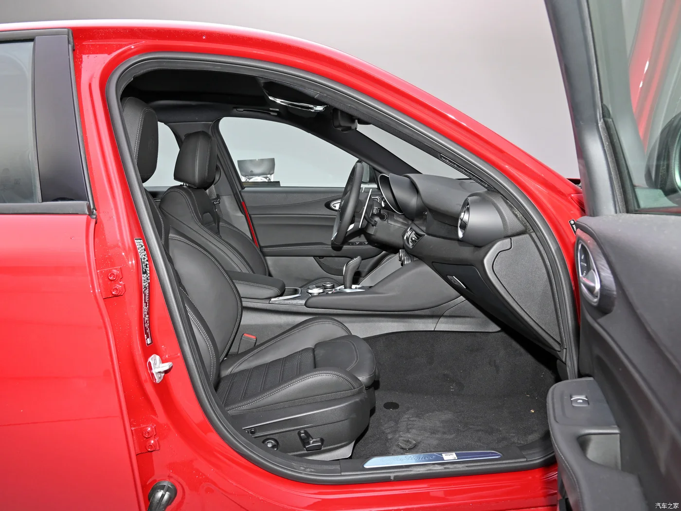 Luxury 2024 Alpha Romeo Juliet Midsize Gas Car Year Of The Dragon ...