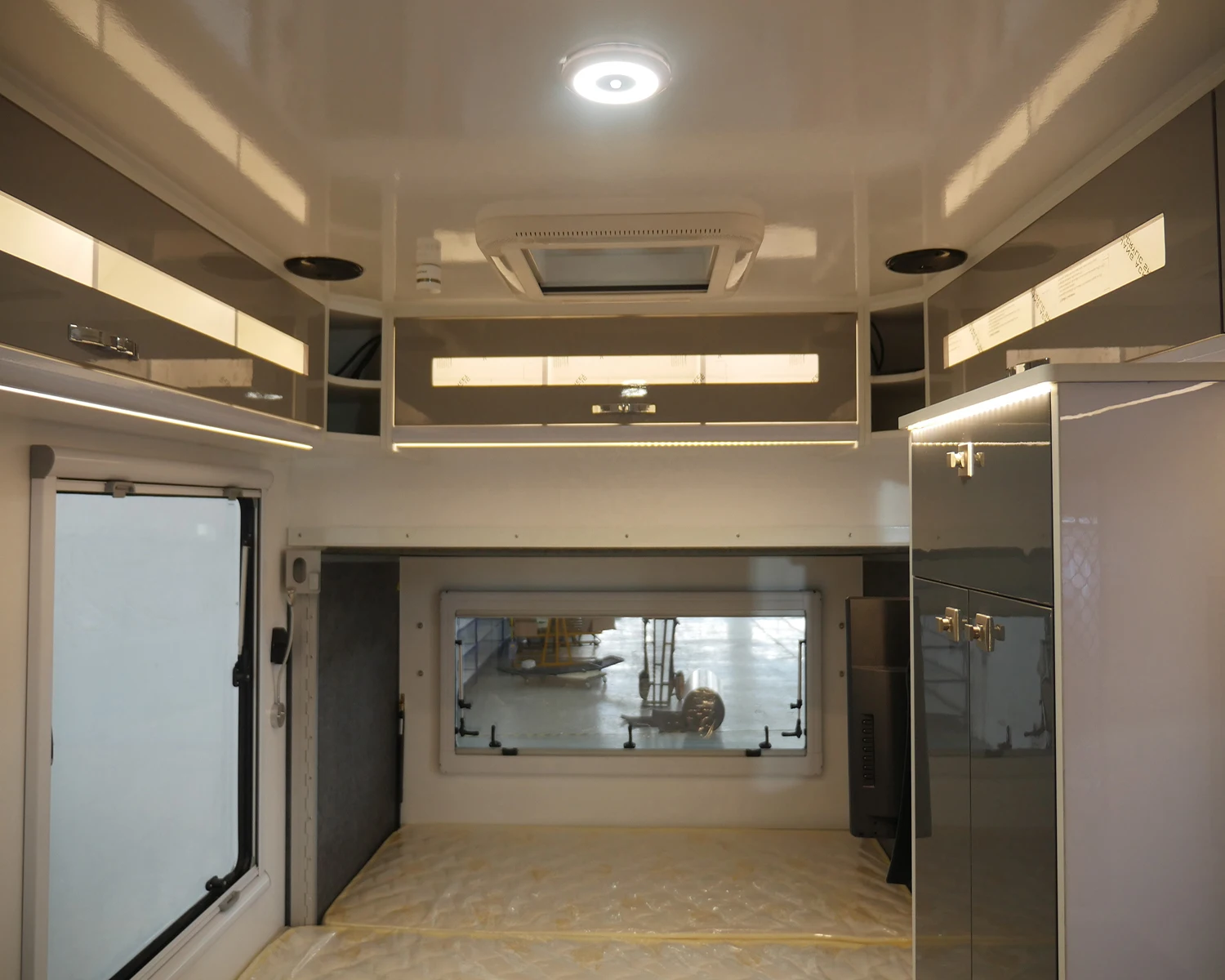 Motorhome Camper Van Travel Trailers - Buy Rv Camper Motorhome Sleeps 8 ...