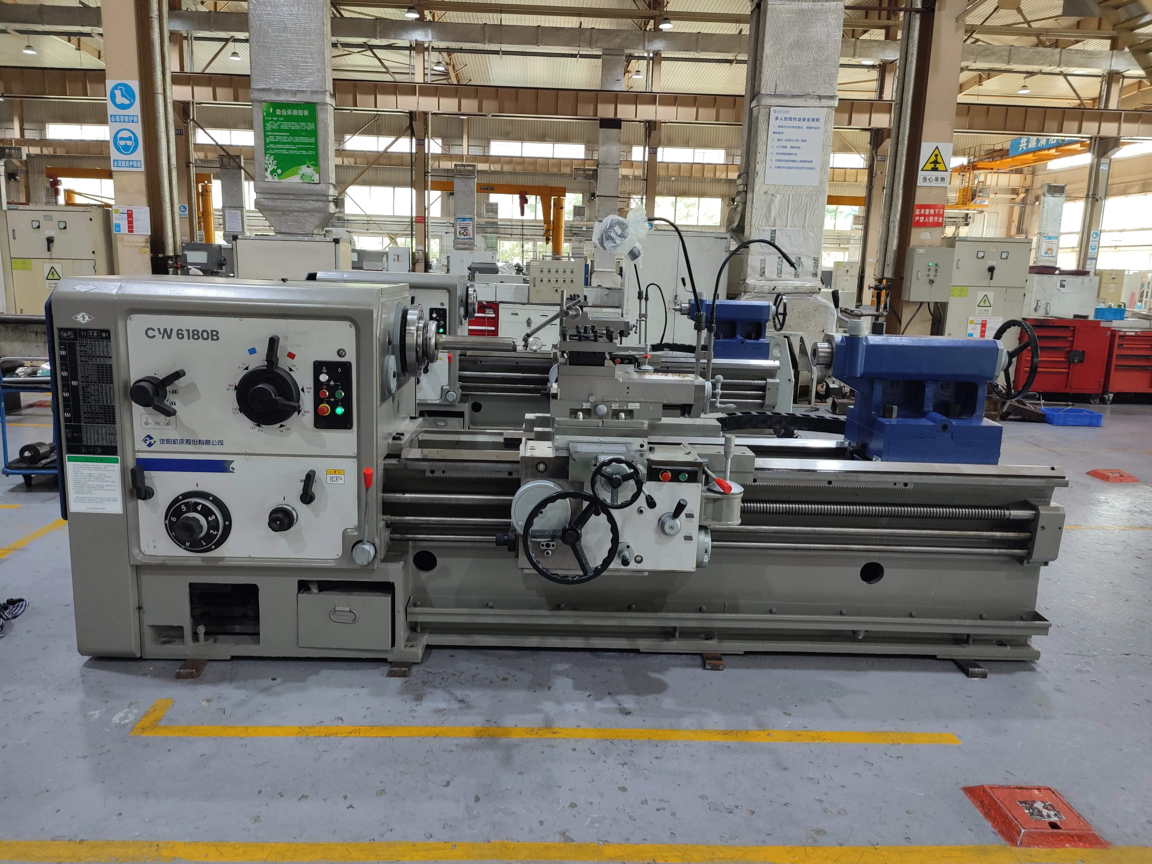 SMTCL CW6180B Manual Lathe - Heavy Duty & Long Service Life