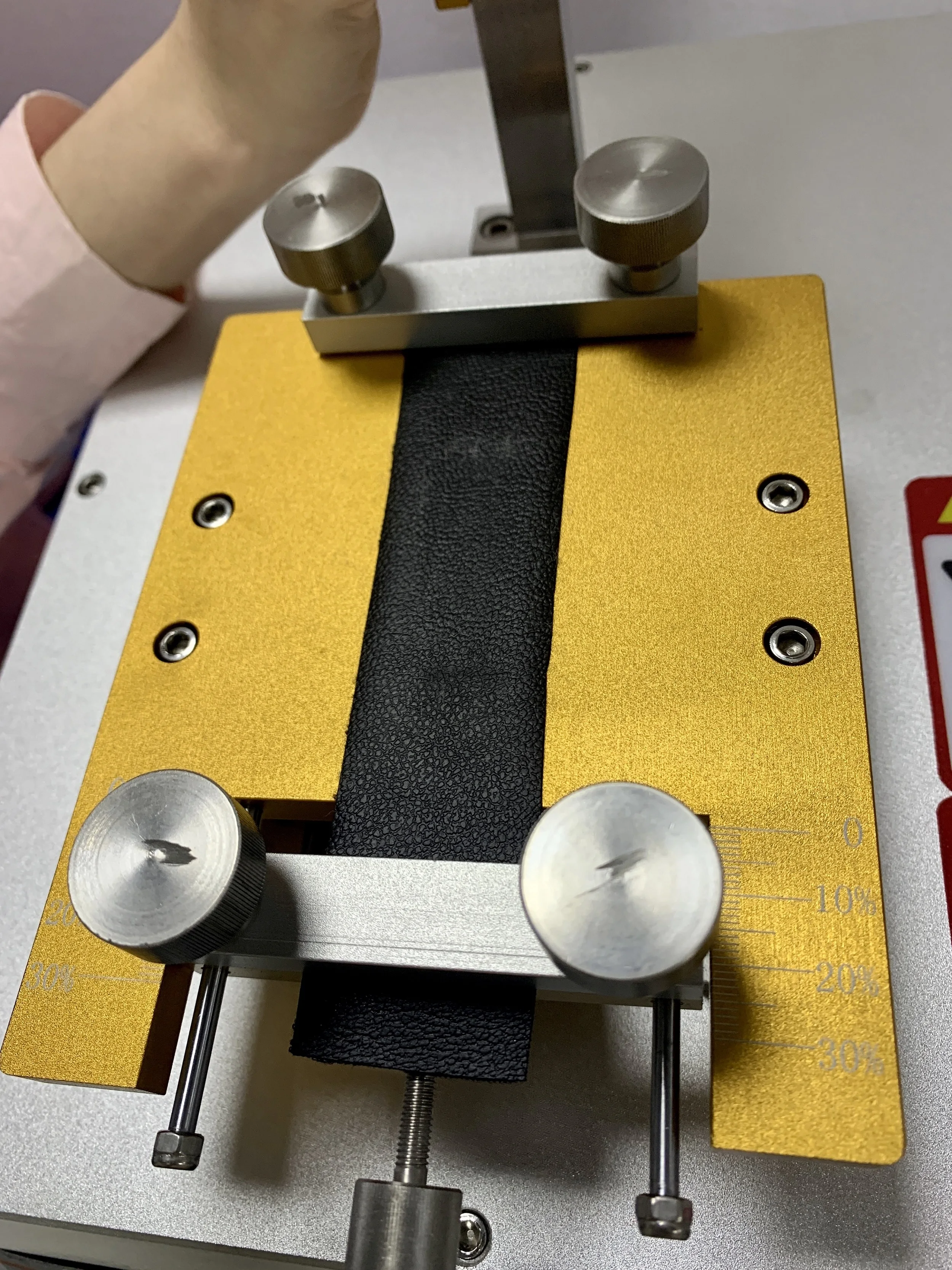 ISO 11640 IULTCS Rubbing Leather Color Fastness Test Machine for ...