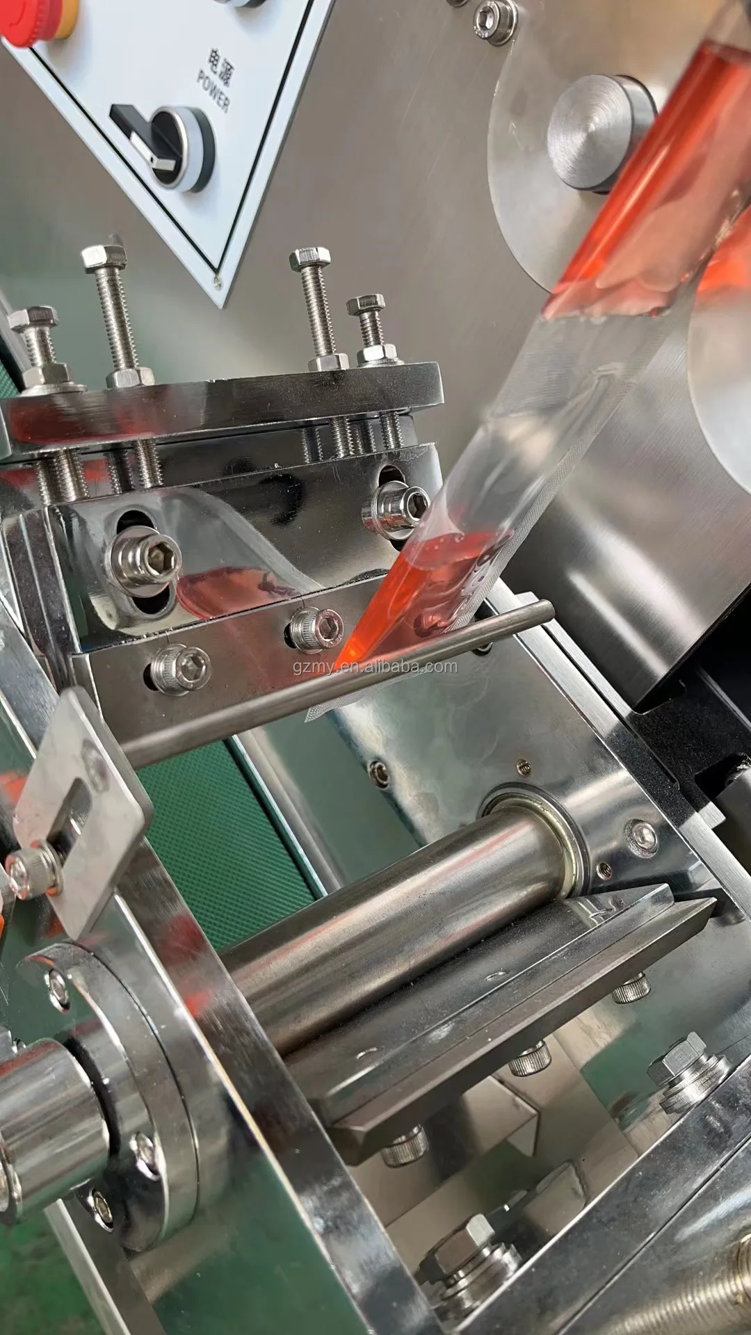 Vertical Packing Machine Small Sachets Shampoo Filling Sealing Packing ...