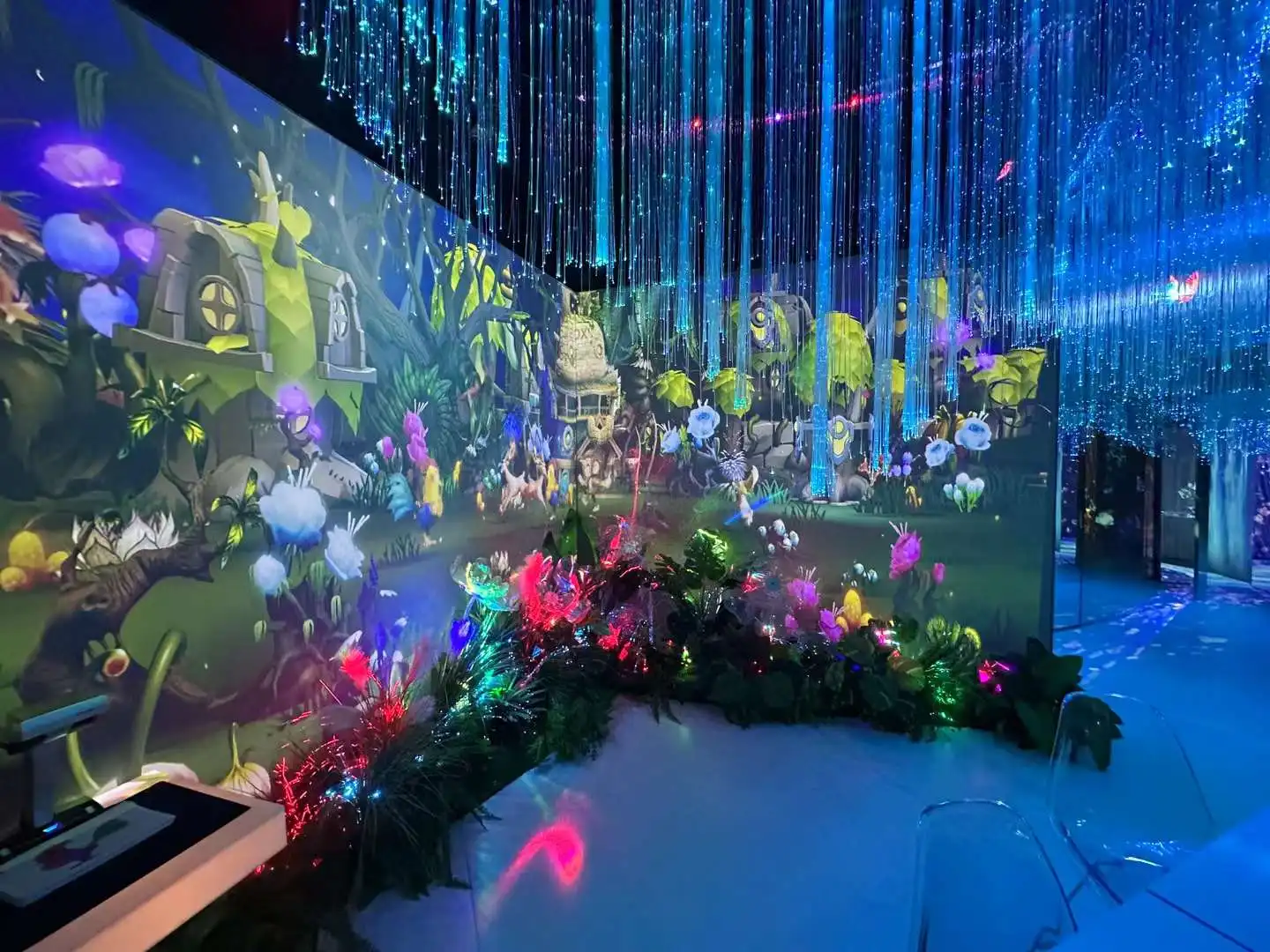 Children's Interactive 3D Hologram Projector - Immersive Wall Games ...