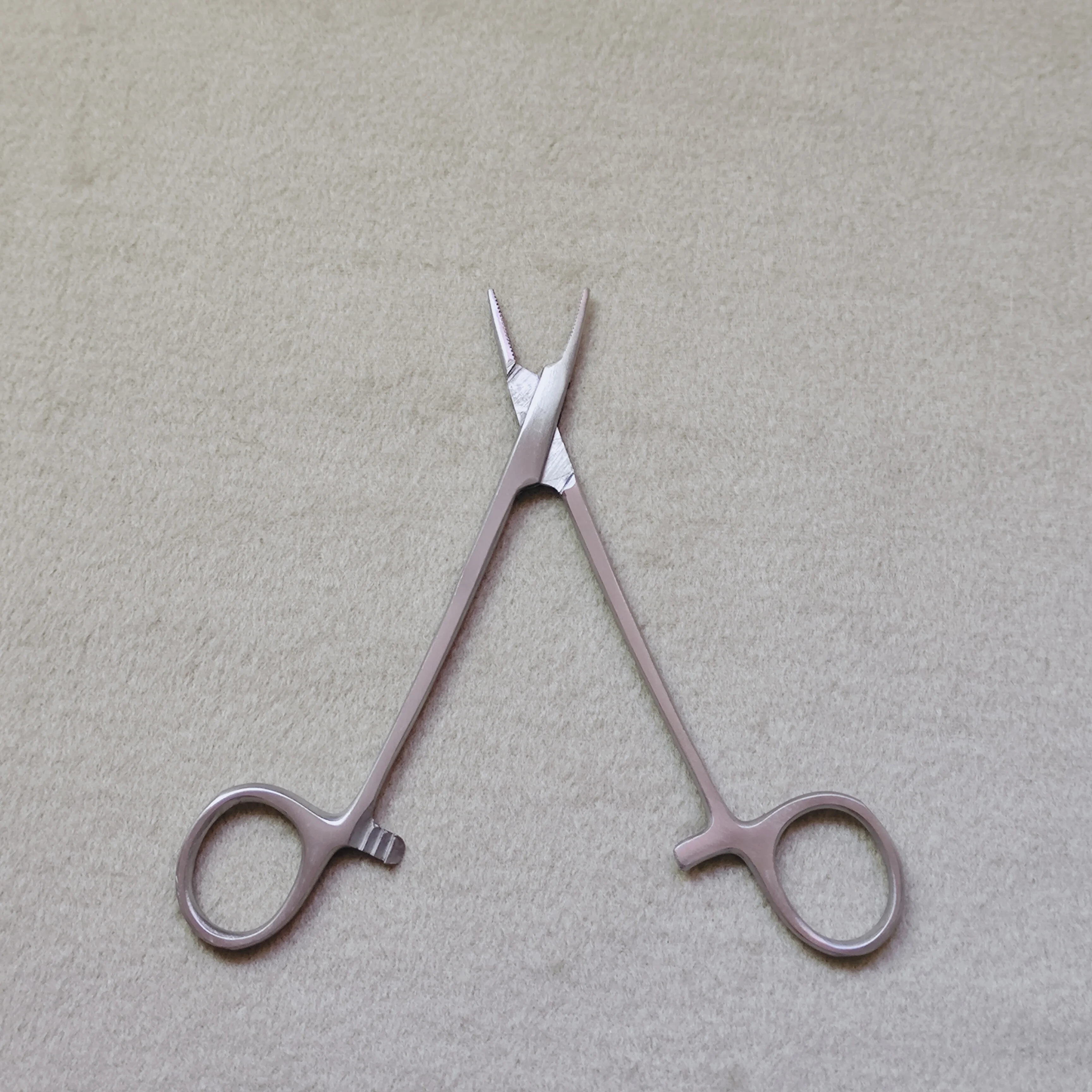 Surgical Dissecting Forceps Instruments Mosquito Artery Forceps - Buy ...