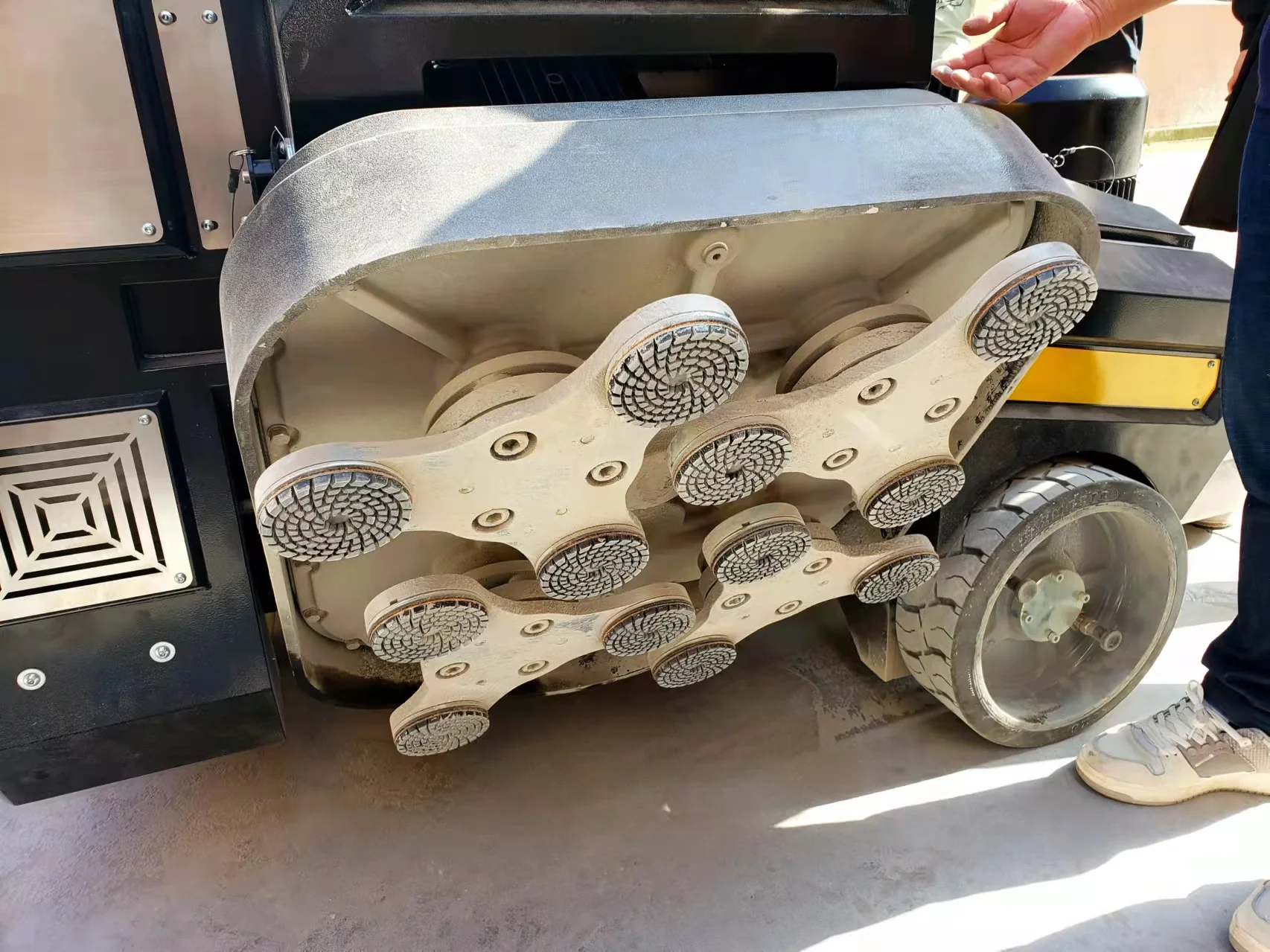 JS Land Armor 20HP Remote Control Concrete Grinder for Big Projects