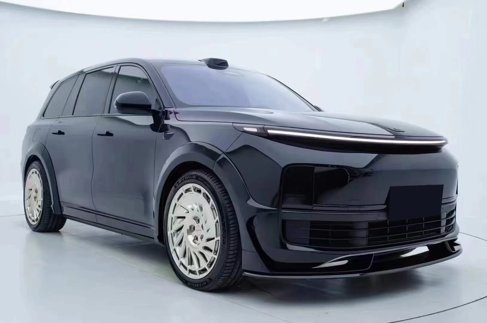 Runde Carbon Fiber Body Kit for LIXIANG L9 Restreamer