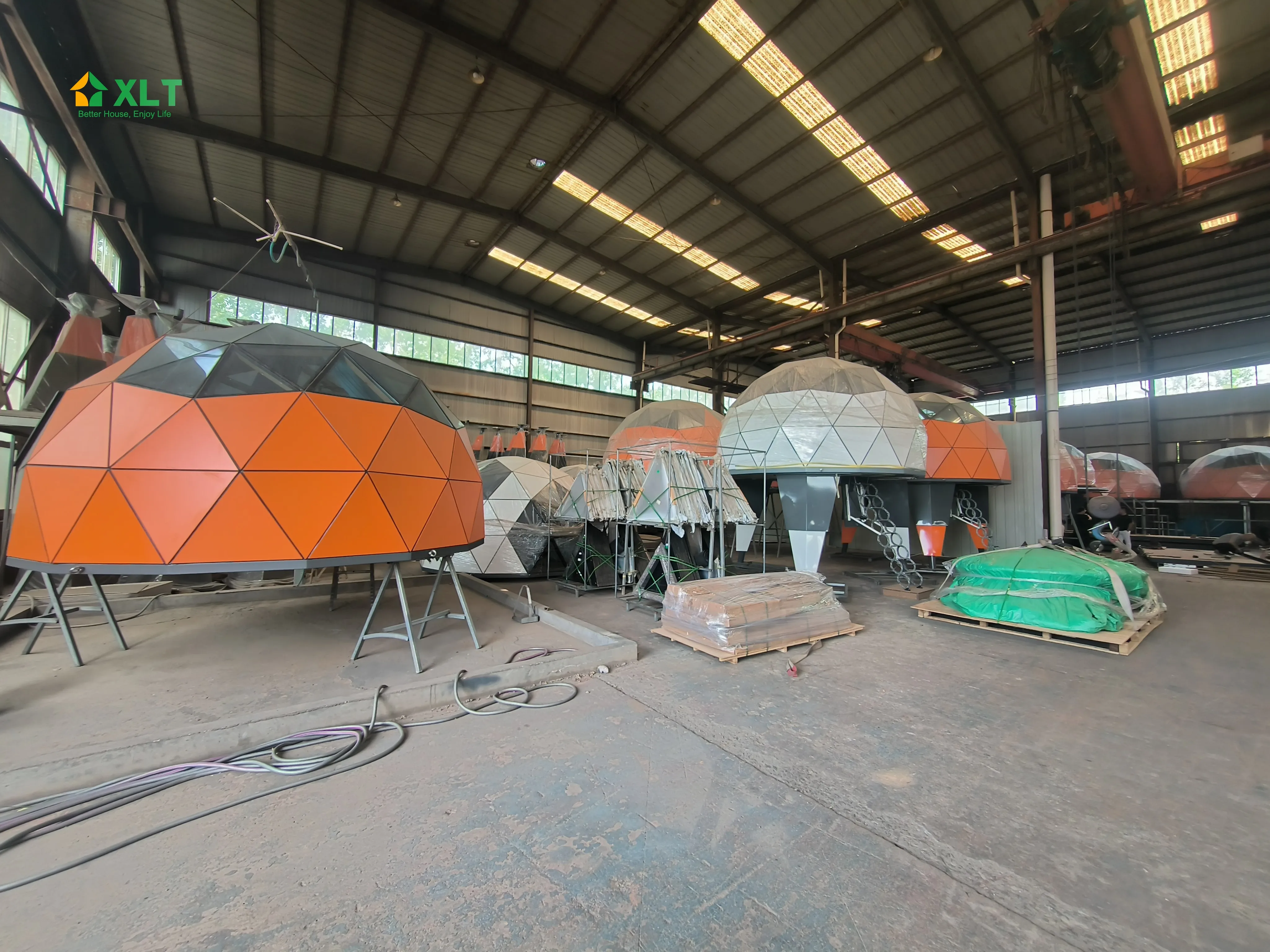 Glamping Wooden Frame Flying Saucer Dome House with Kitchen