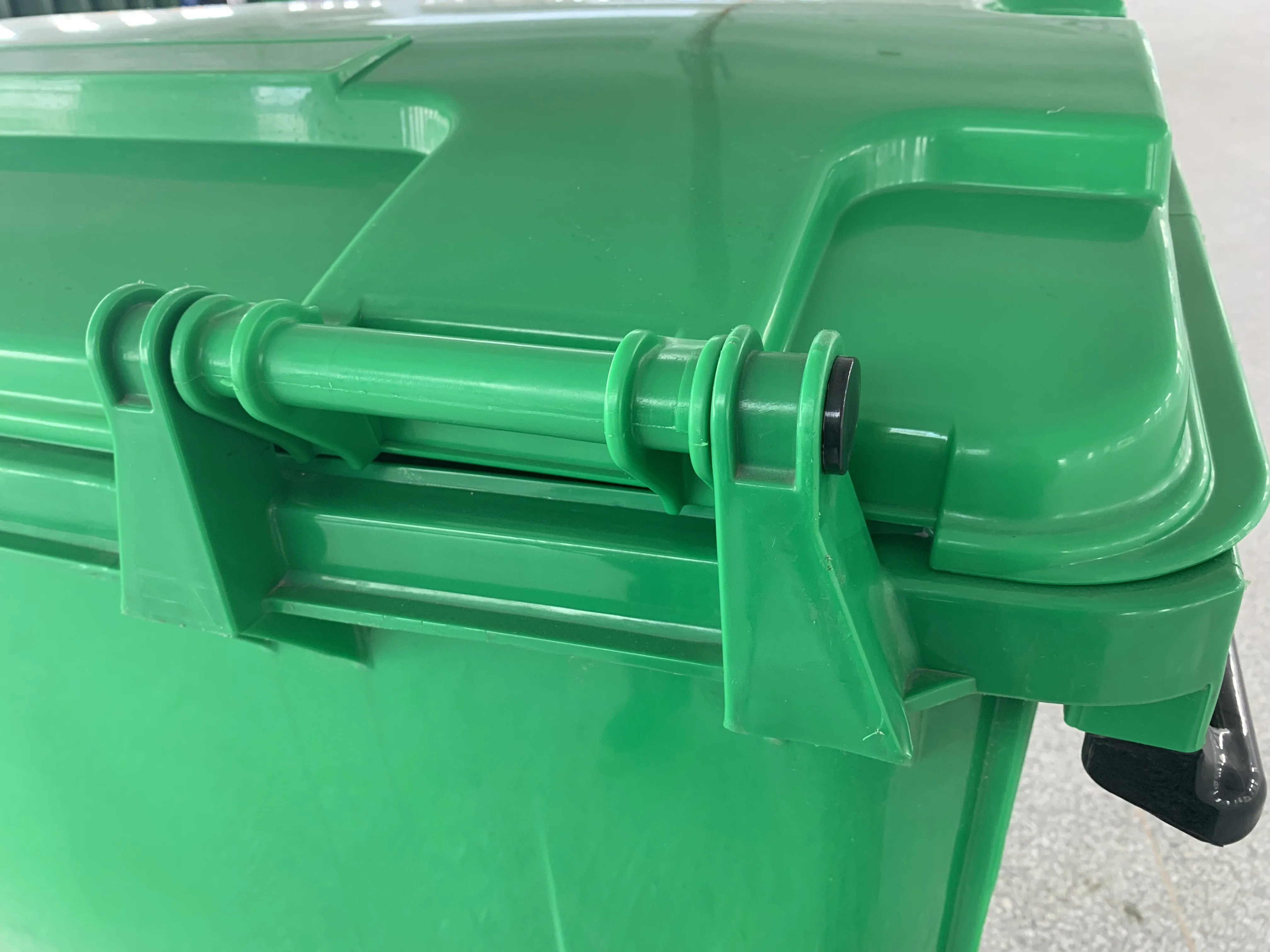 660 Liter Garbage Container with Wheels - Eco-friendly