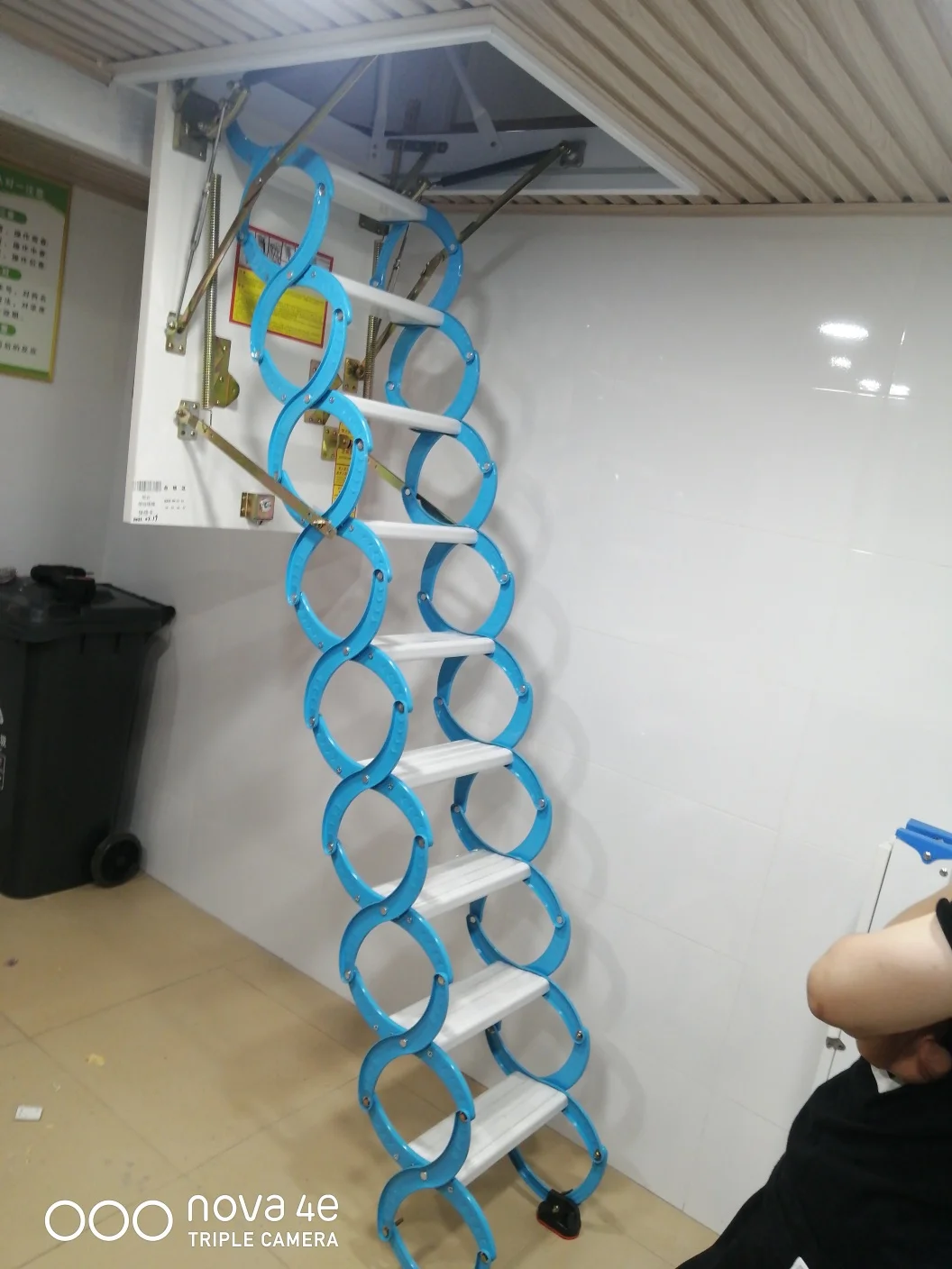 Ceiling Mounted Roof Access Retractable Folding Zip Step Attic Ladders