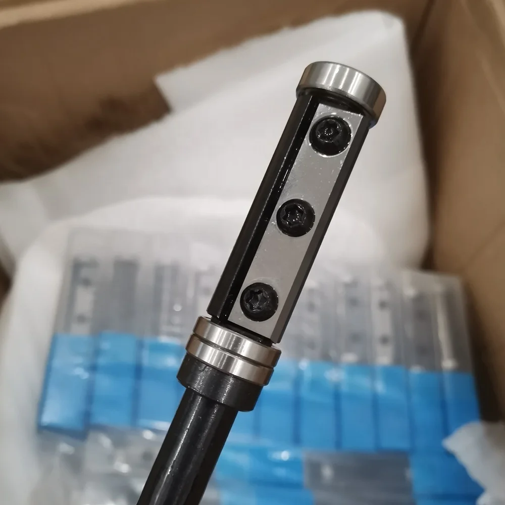 Spiral Flush Trim Router Bit with Replaceable Carbide Insert