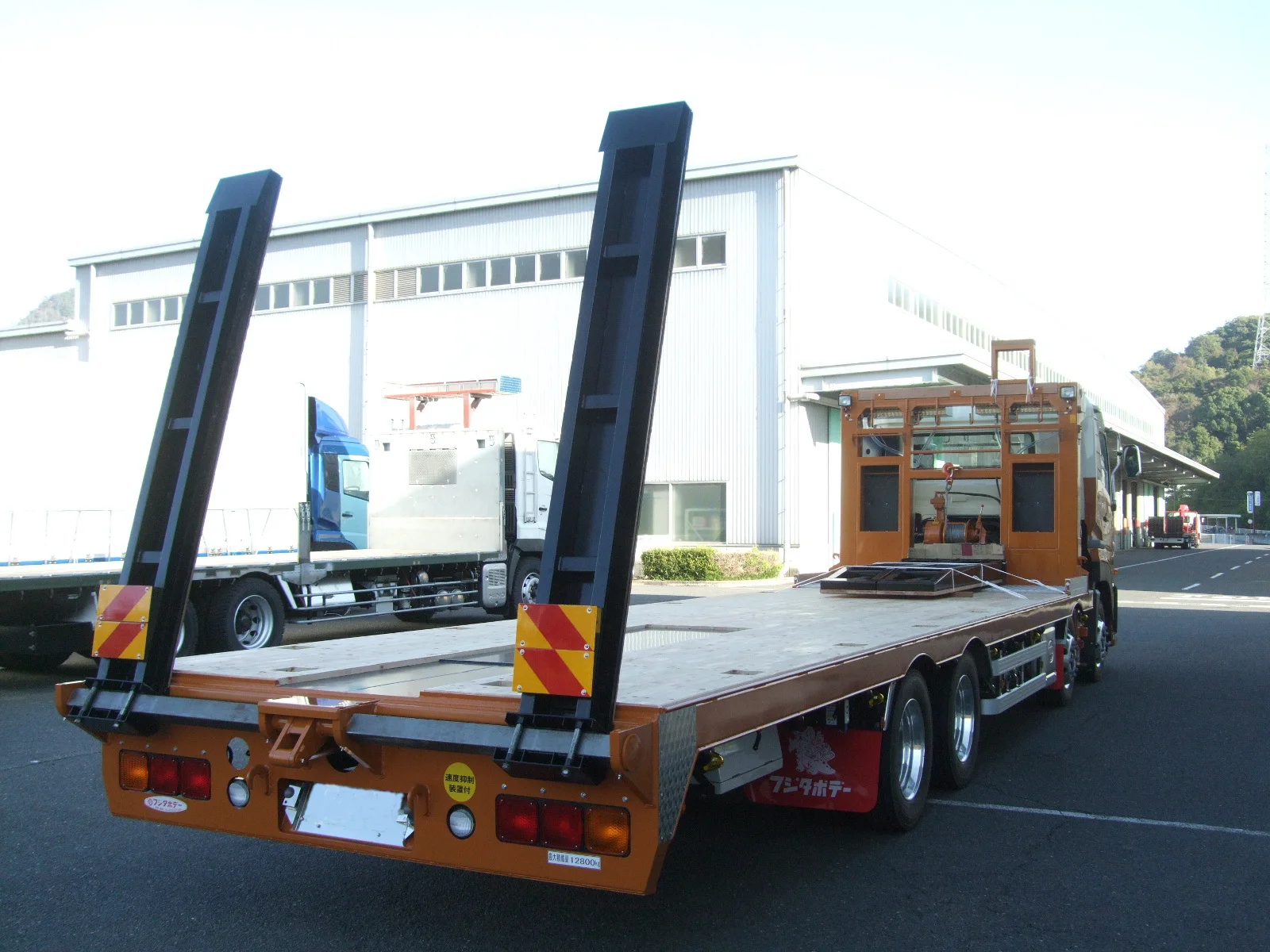 Truck Unload Lift Tables Handling Equipment Shipping Container Moving ...