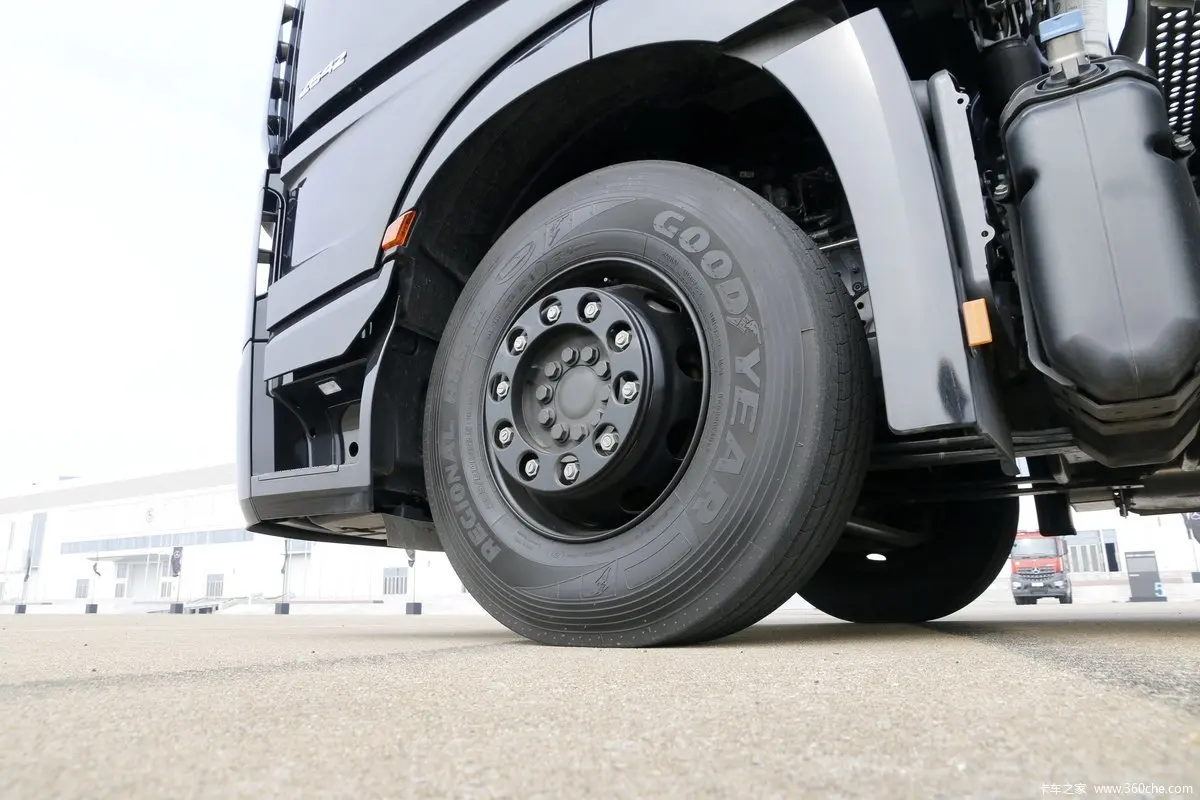 China 530hp Diesel Engine Head Tractor Truck For Mercedes Benzs Actros ...