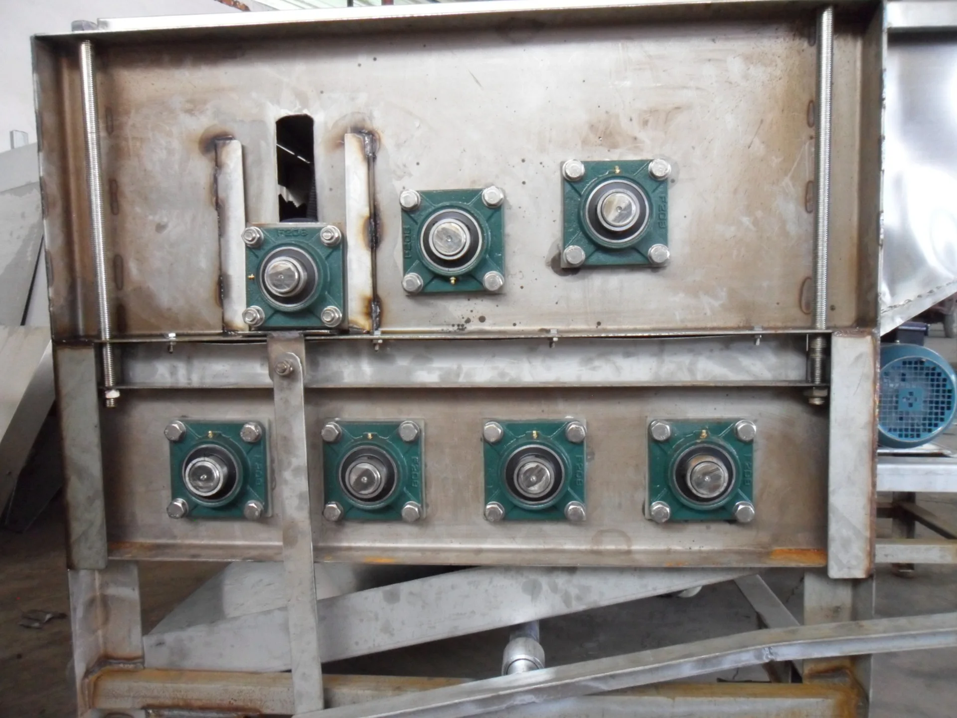 High-automation Poultry Feather Removal Machine - 7-Roller Chicken Plucker