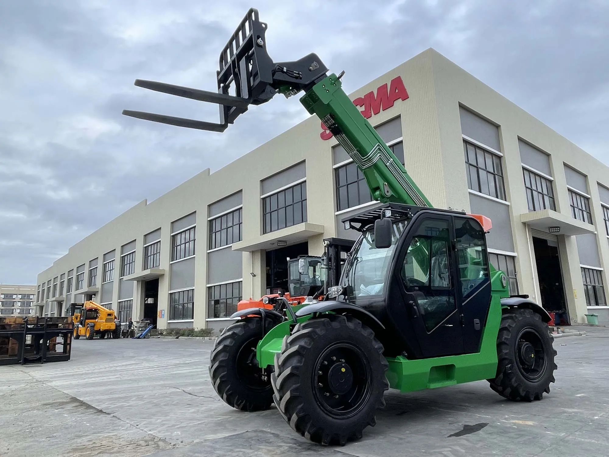 SOCMA Crab Walking Forklift - 4x4 Telehandler with 7m Lifting Height
