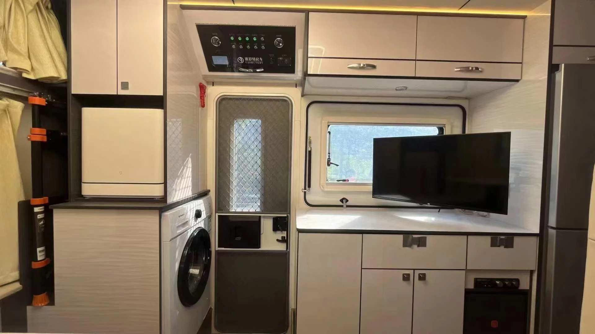 Limo RV Camper Motorhome - Customized Travel Trailer