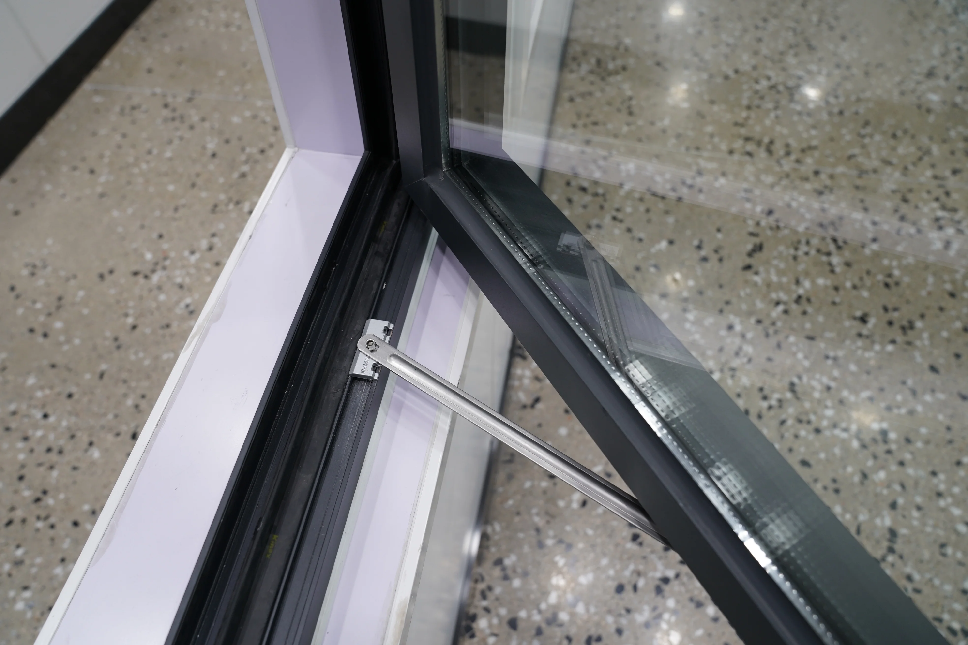 Modern Design Swing Casement Windows Windproof With Aluminum Alloy ...