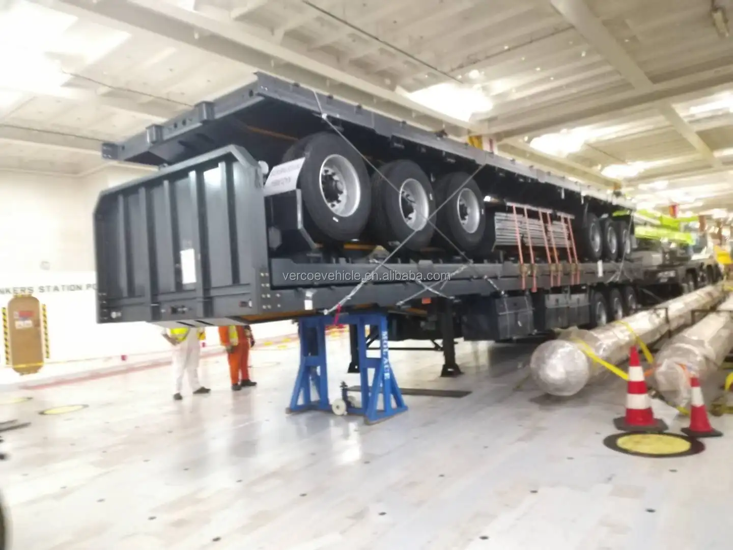 Low Bed Truck Semi Trailer / Lowboy Trailer / Drop Dec 3 Axles 80t ...