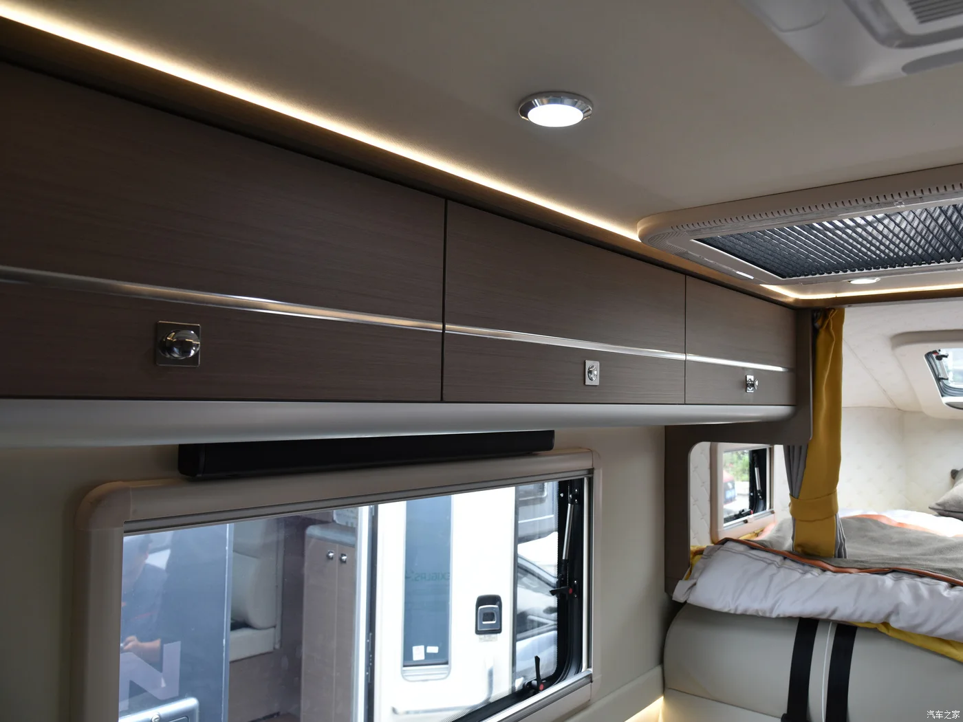 Chinese Gasoline Caravan Camping Car Pickup Truck 6 Seats Changan ...