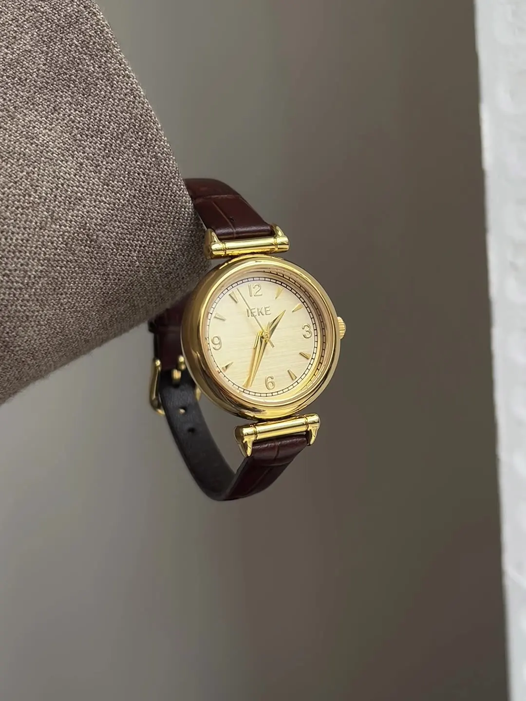 IEKE 731 Live Streaming New Retro Style Light Luxury Watch for Women ...