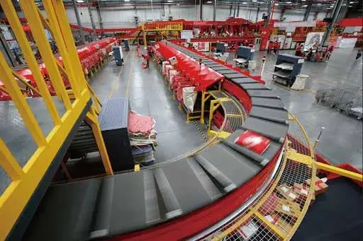 Automated Conveyor Box Diverter System - Efficient Sorting