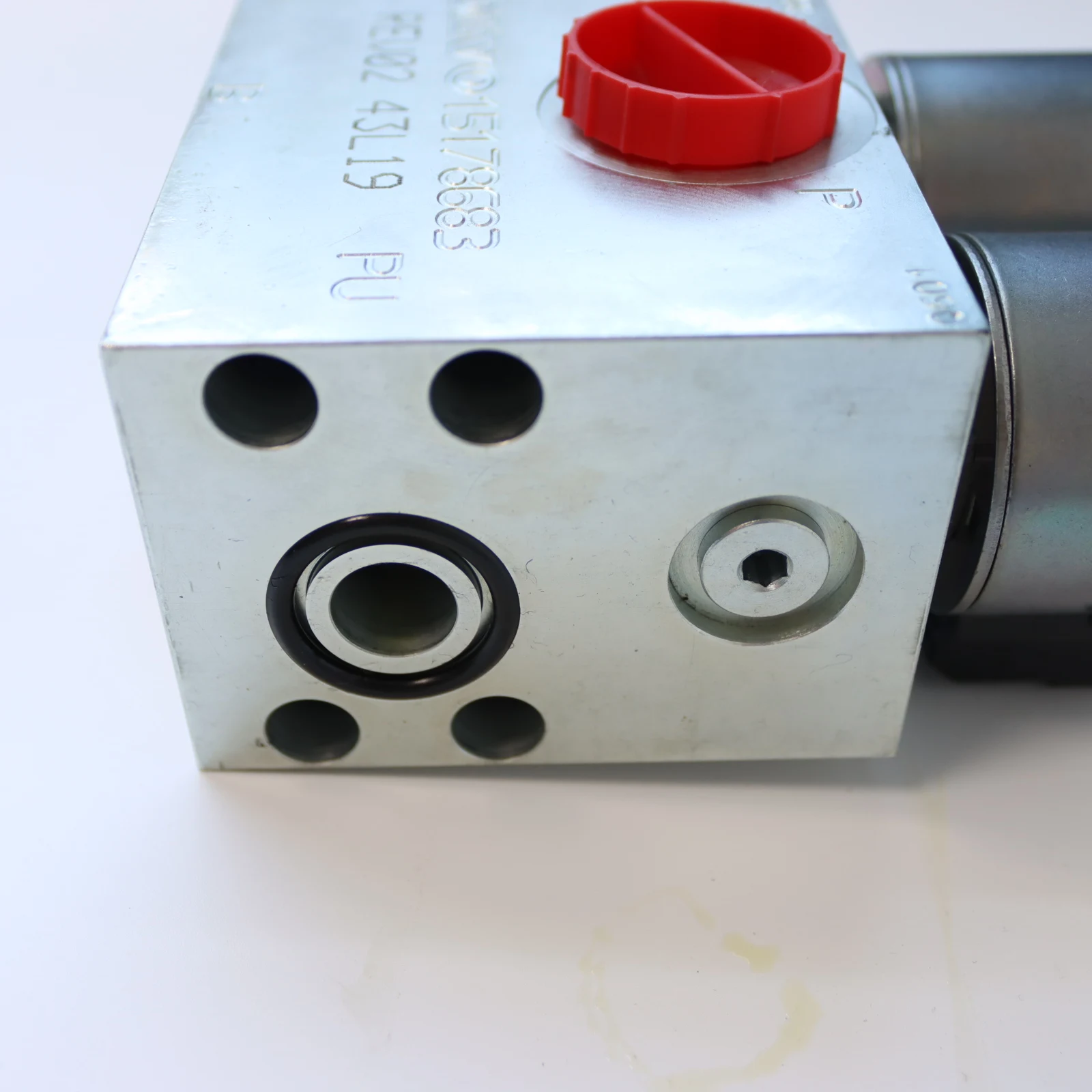 15178683 HYDRAULIC VALVE VOLVO A25D Articulated Truck for Installation ...