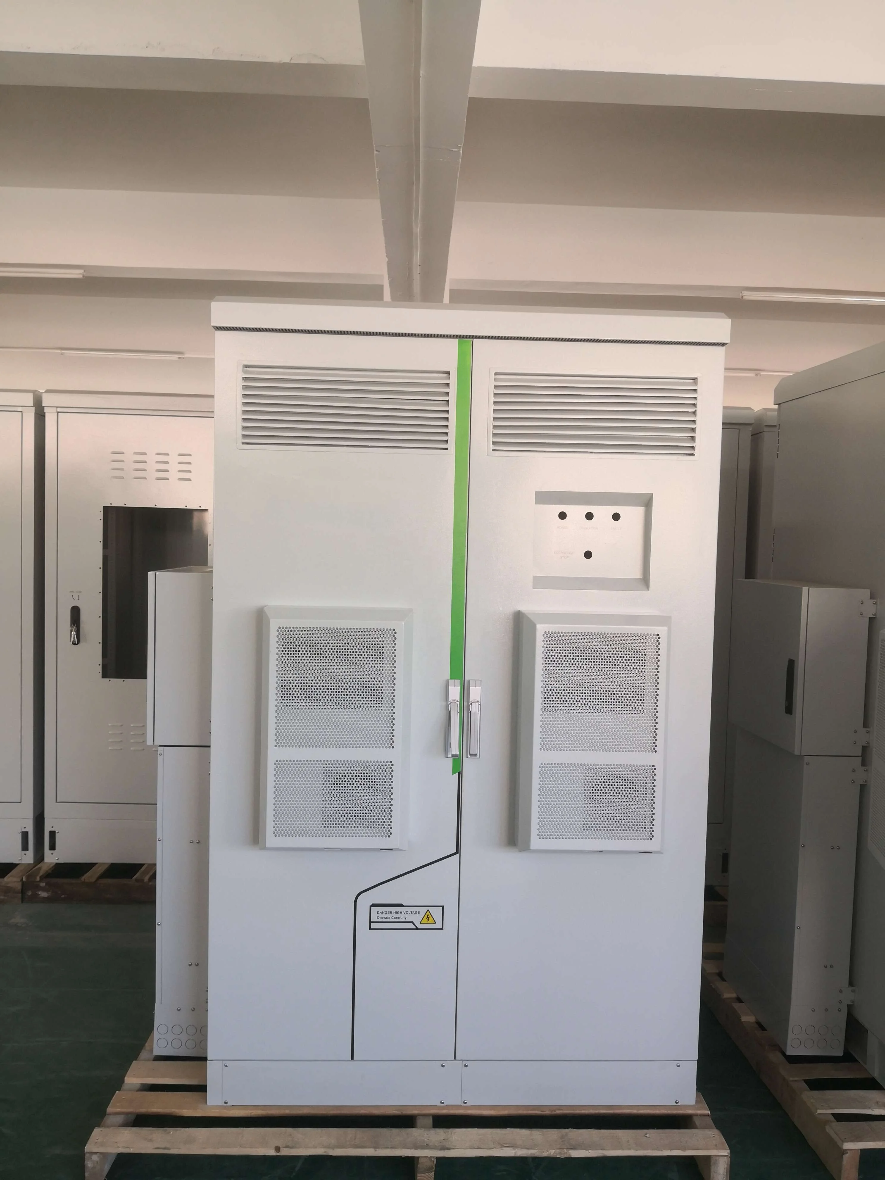 Customizable 18u IP55 Rack Enclosures for Outdoor Telecom