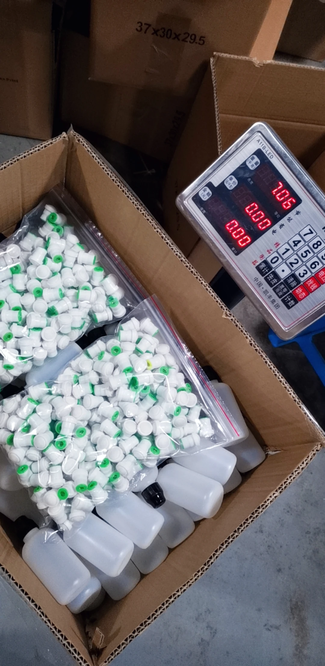 Squeezable Arts - Refillable Marker Containers for Graffiti