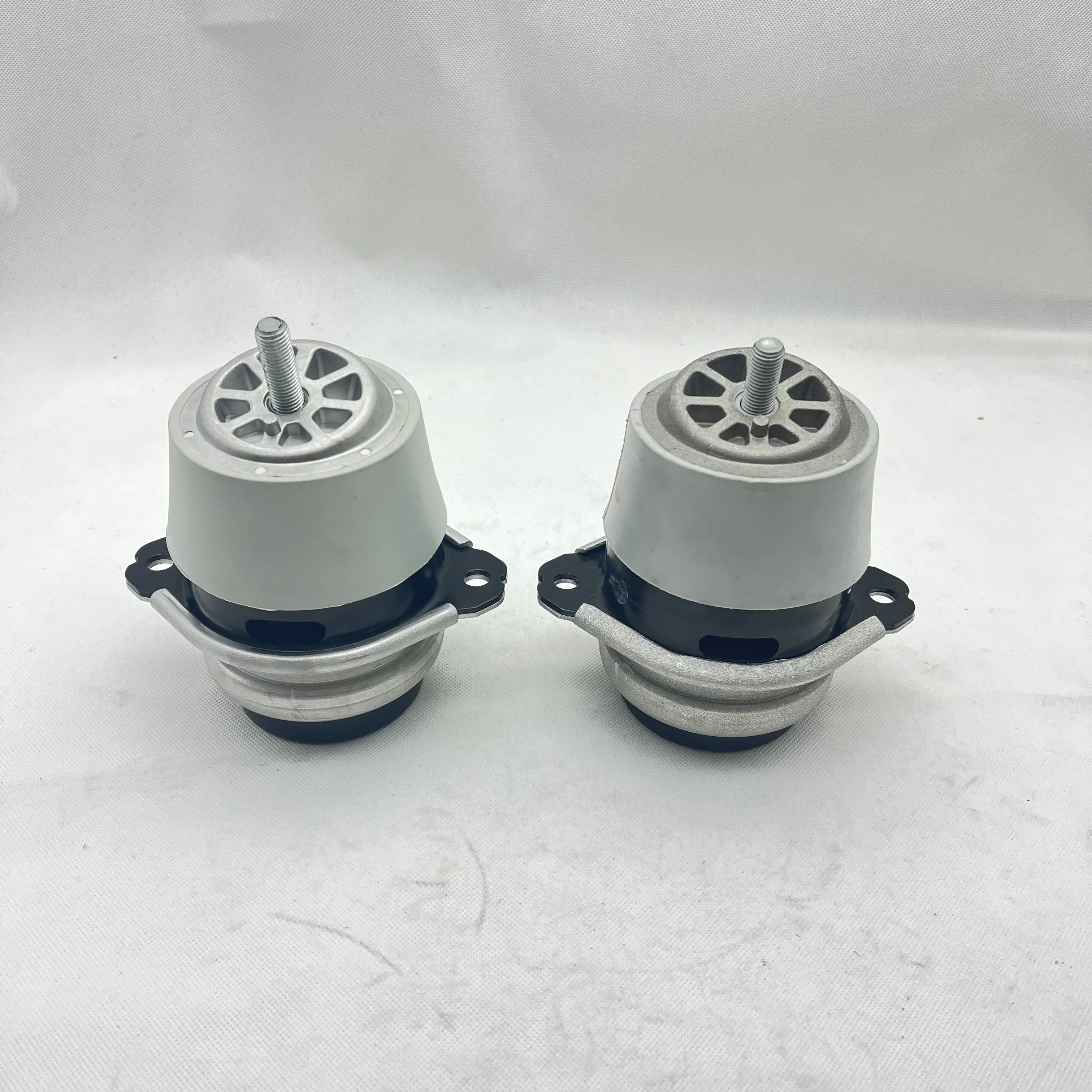Auto Parts Engine Mount For Porsche Cayenne Audi Q7 Vw Touareg L ...