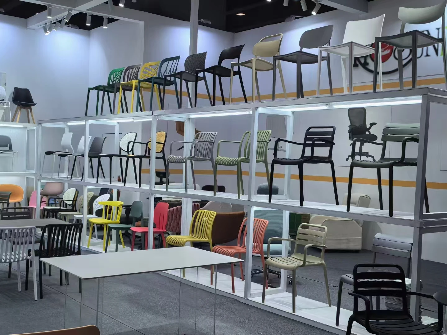 Italy Designer PP Plastic Dining Garden Chairs Restaurant Tables and ...