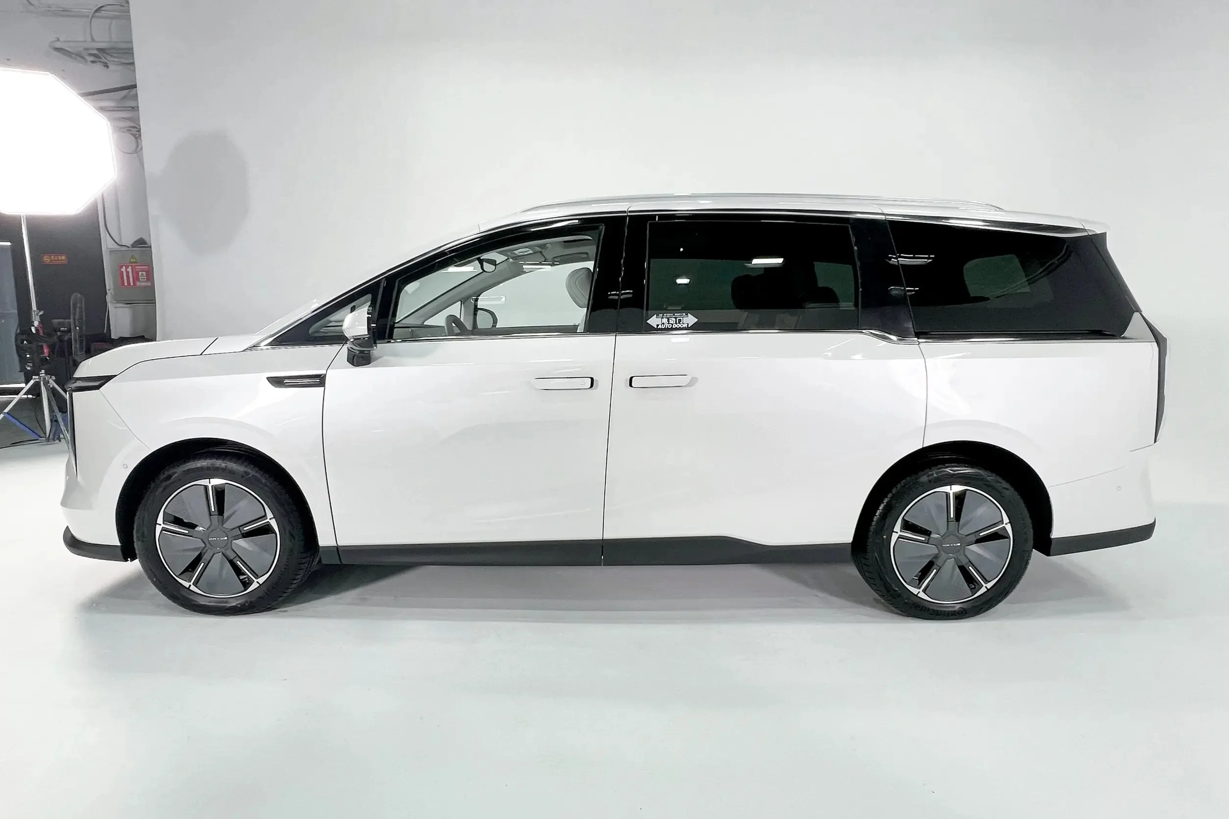 SAIC Maxus Everyone Mifa 7 2024 - 7-Seat Electric MPV