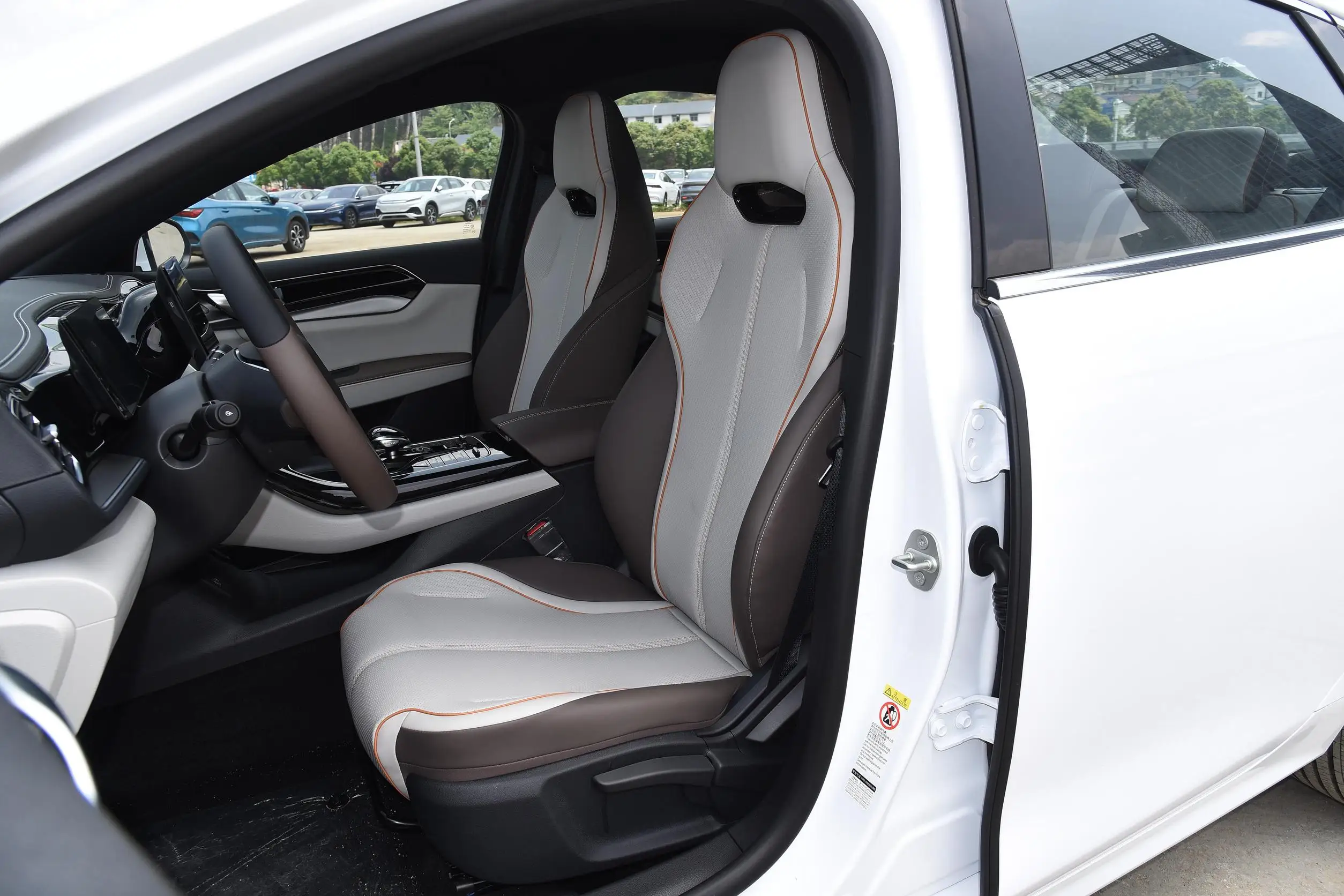 Electric Vehicle Car Byd Qin Plus Ev 600 2022 Byd Car 4 Wheel Byd Qin ...