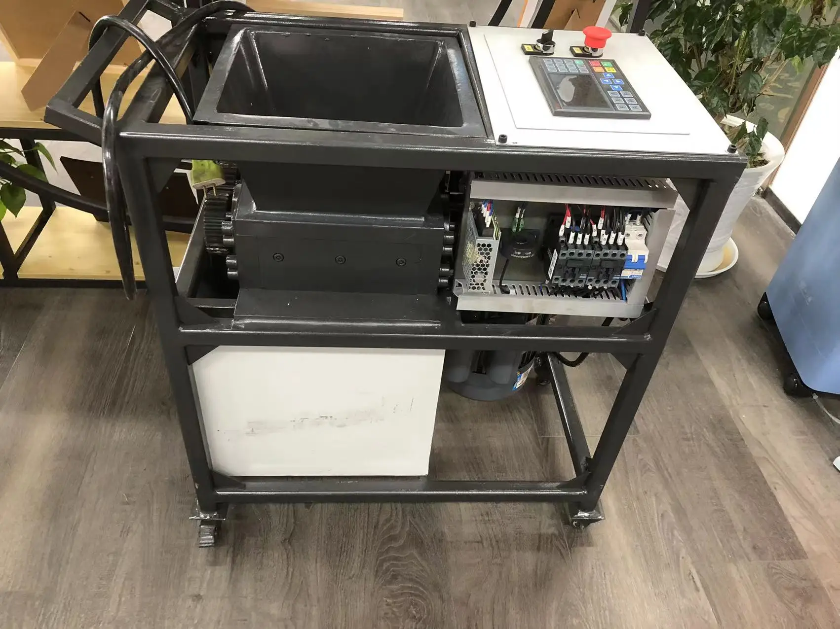 Small Use Small Size Shredder Movable with Wheels| Alibaba.com