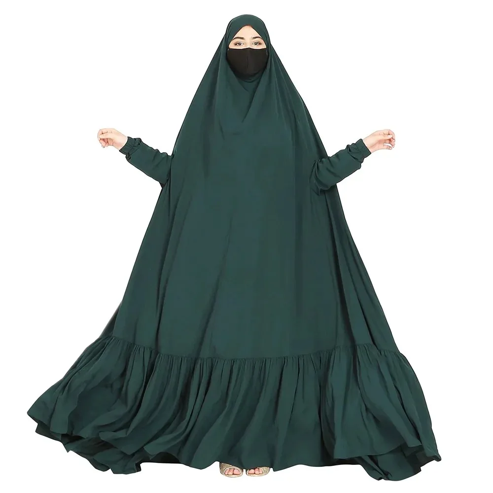 Middle Eastern Muslims Wear Solid Colored Robes During Ramadan