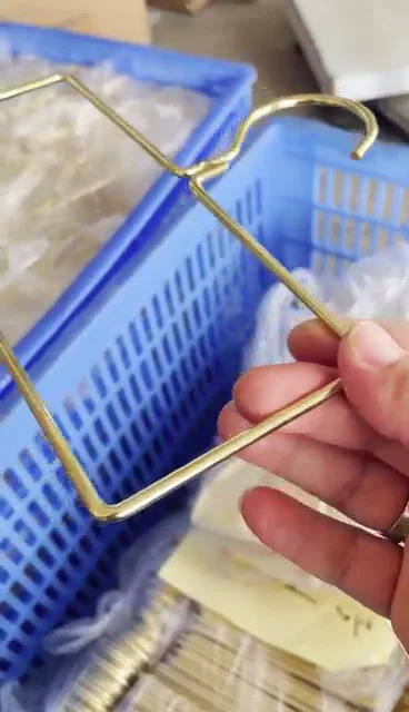 Round Rectangle Shape Gold Color Metal Wire Scarf Display Hanger ...