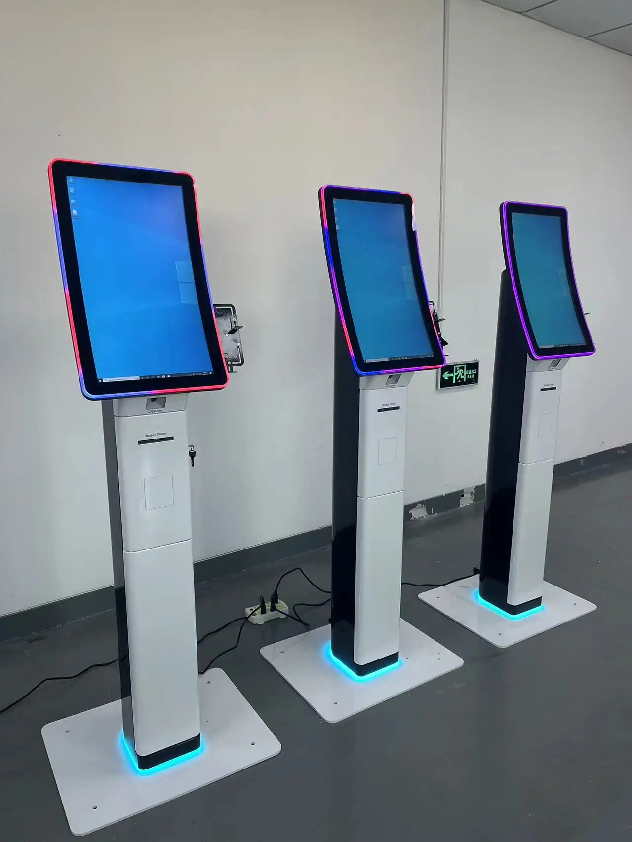 23.6inch Curved Screen Food Ordering Kiosk - Multi-touch