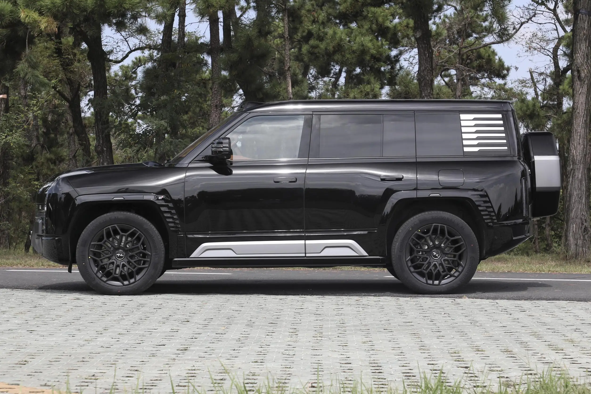 BYD Yangwang U8 - Electric SUV with 200 Km/h Max Speed