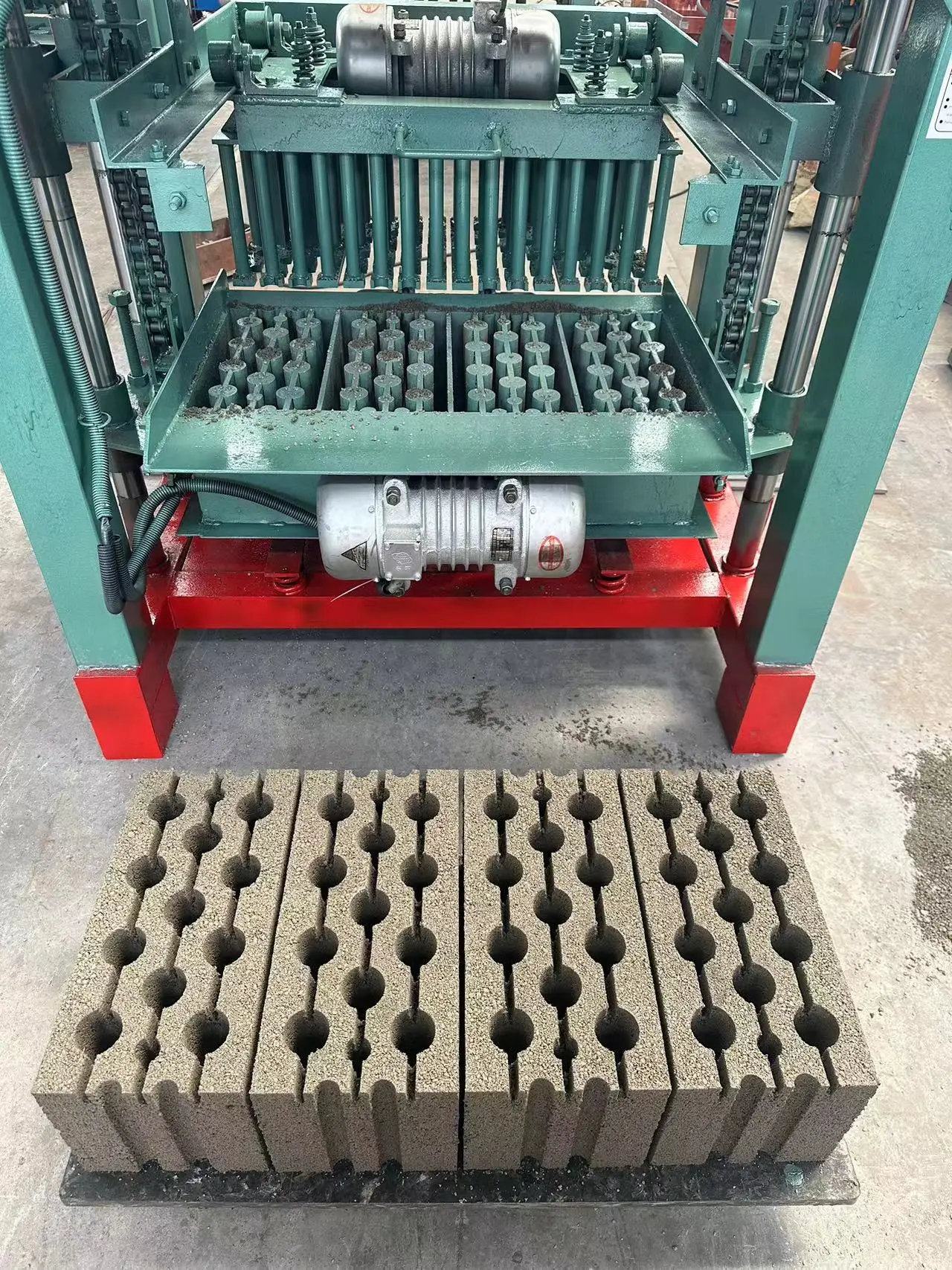 Automatic Cement Block Moulding Machine - Durable & Efficient