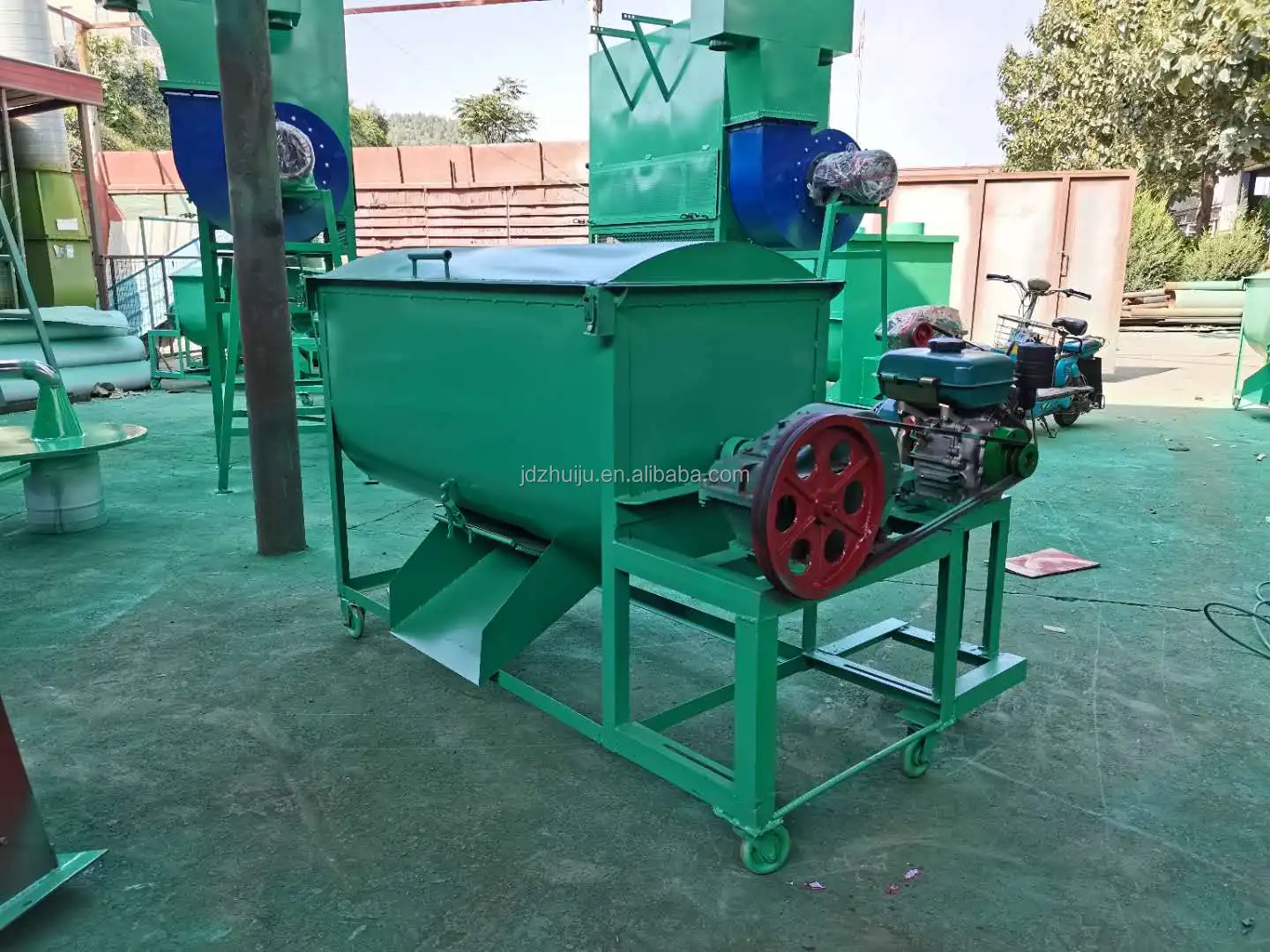 Diesel Engine 10HP Capacity 500-1500KG/hour Poultry Food Mixer Machine ...