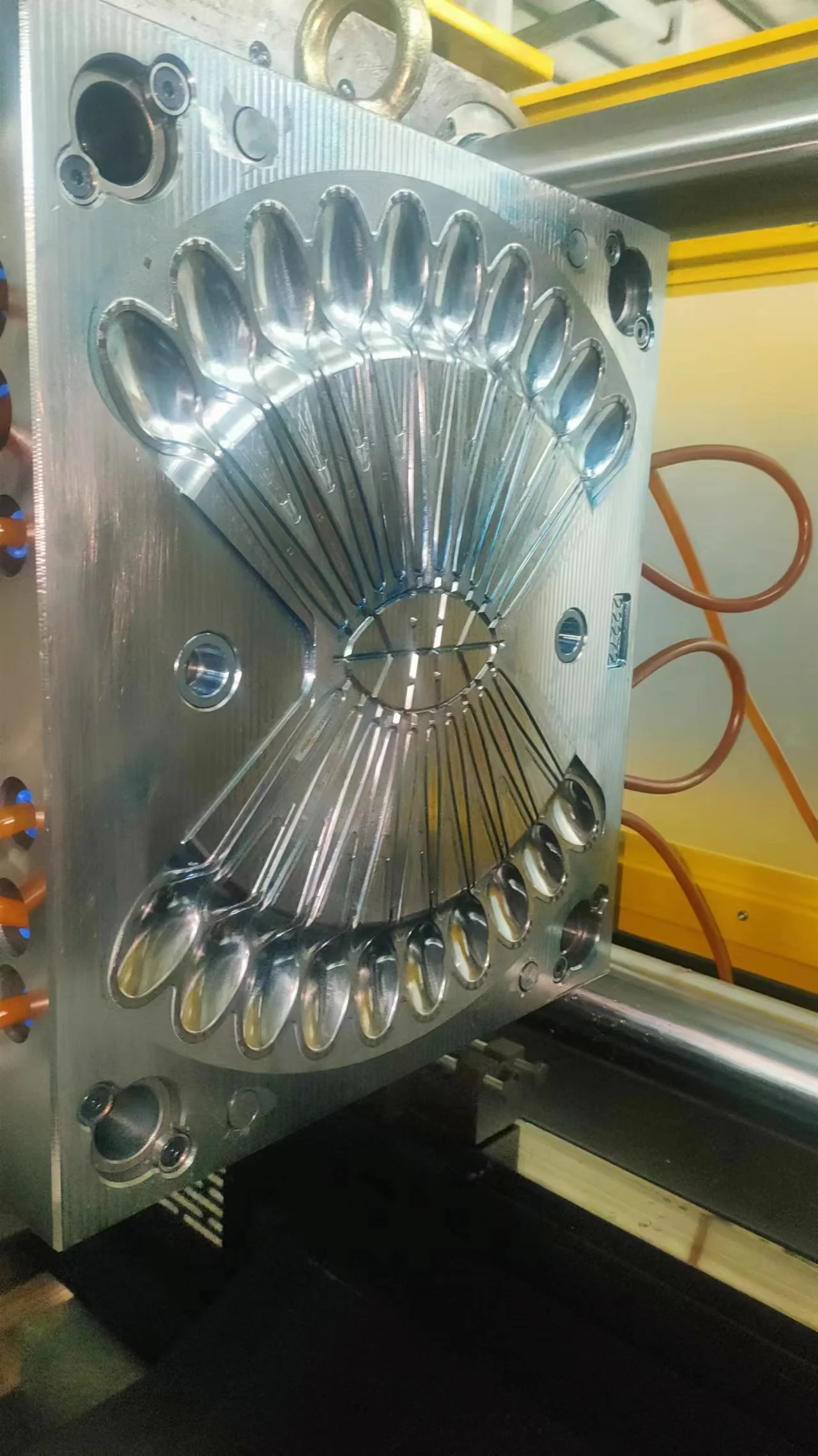 Plastic Moulding Boxes Base Molde Light Injection Mold Tool Molding ...