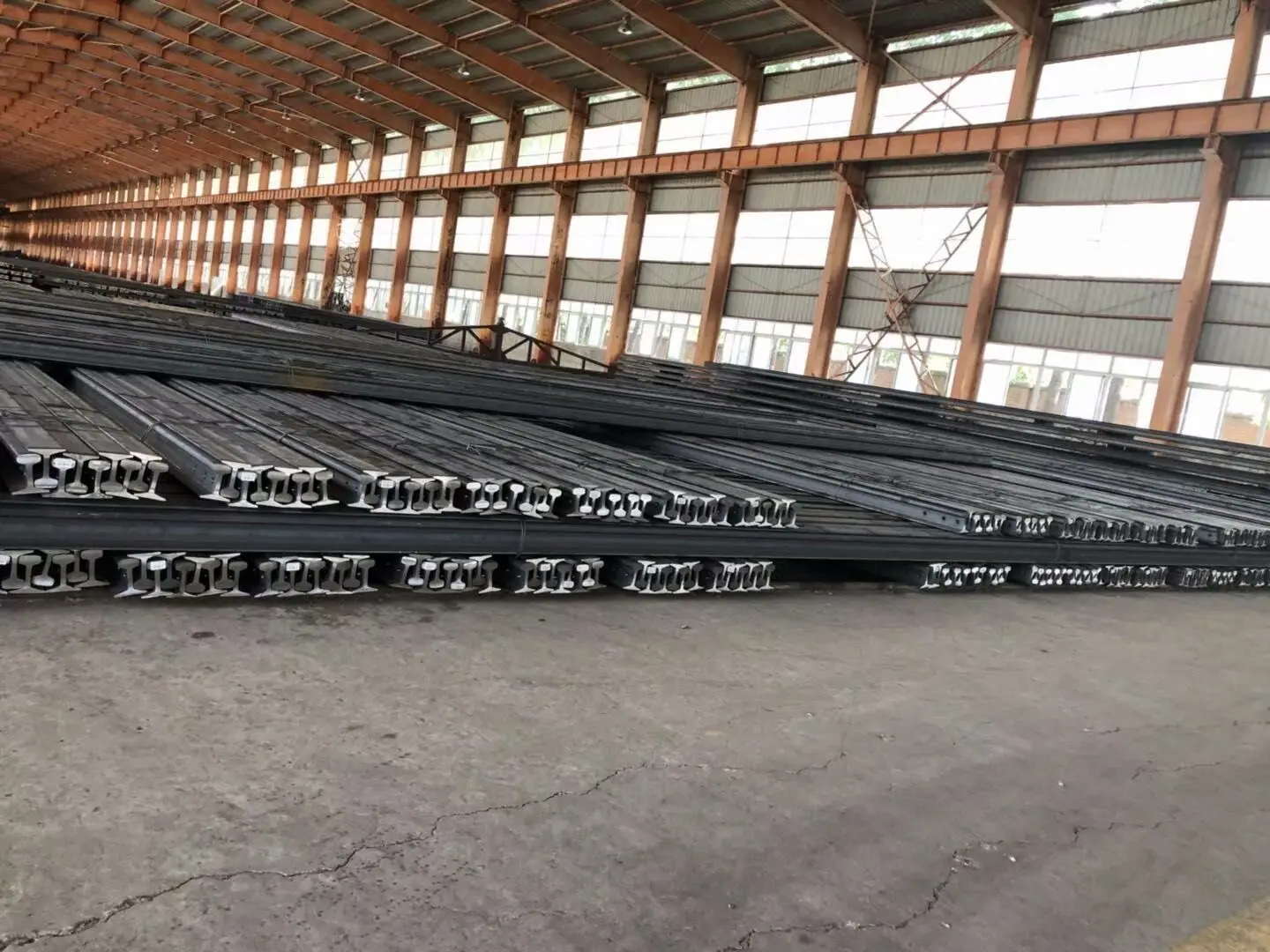 U71mn/900a QU100 Crane Rail - Durable Steel for Heavy Loads