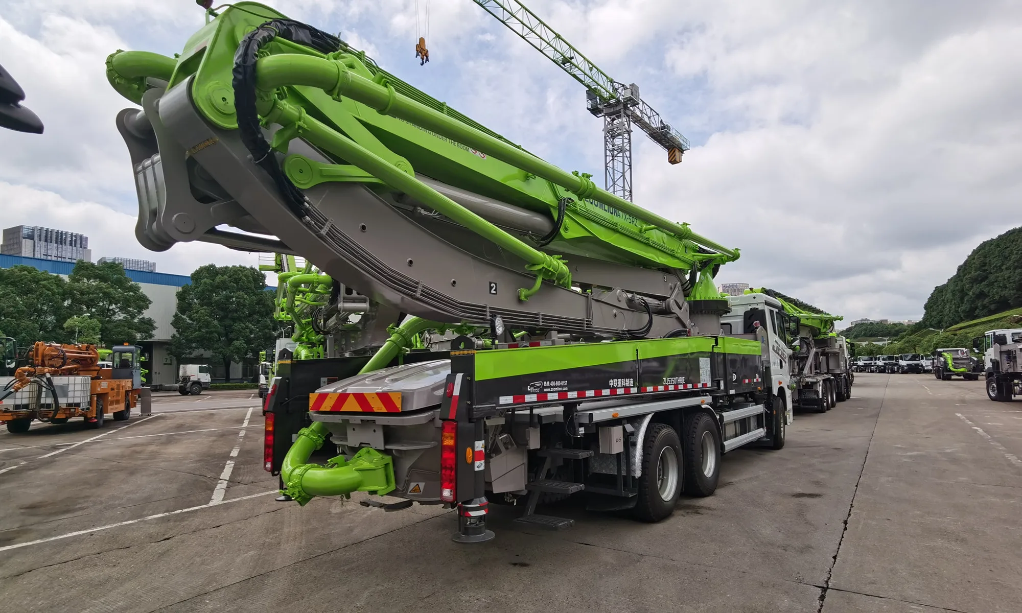 56m Vertical Reaching Height Zoomlion Truck Mounted Concrete Boom Pump ...